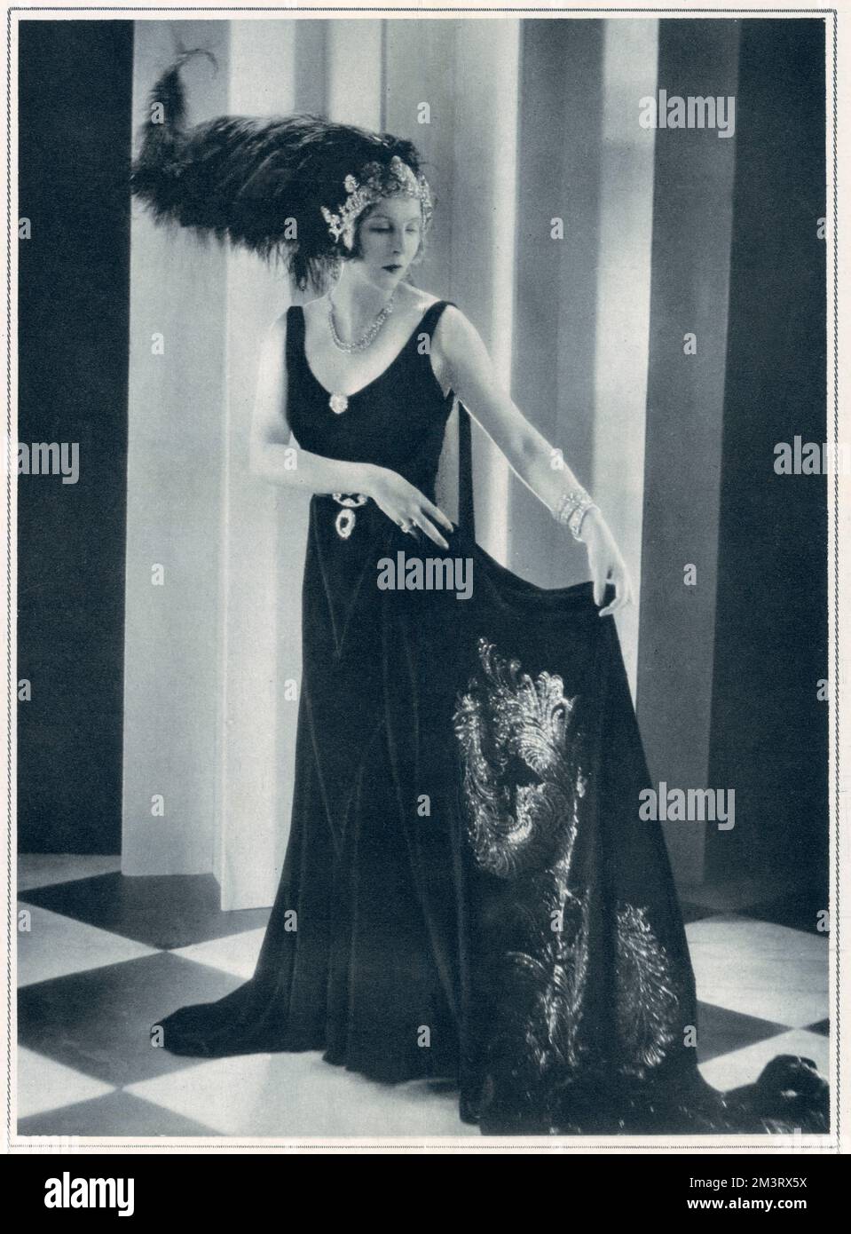 Lady Diana Cooper (nee Manners), chef du groupe Diamond aux joyaux de l ...