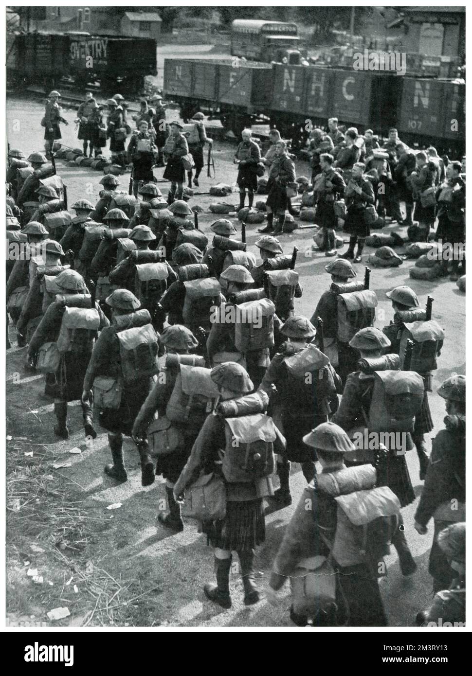 Soldats écossais se préparant à voyager en France, septembre 1939 Photo ...