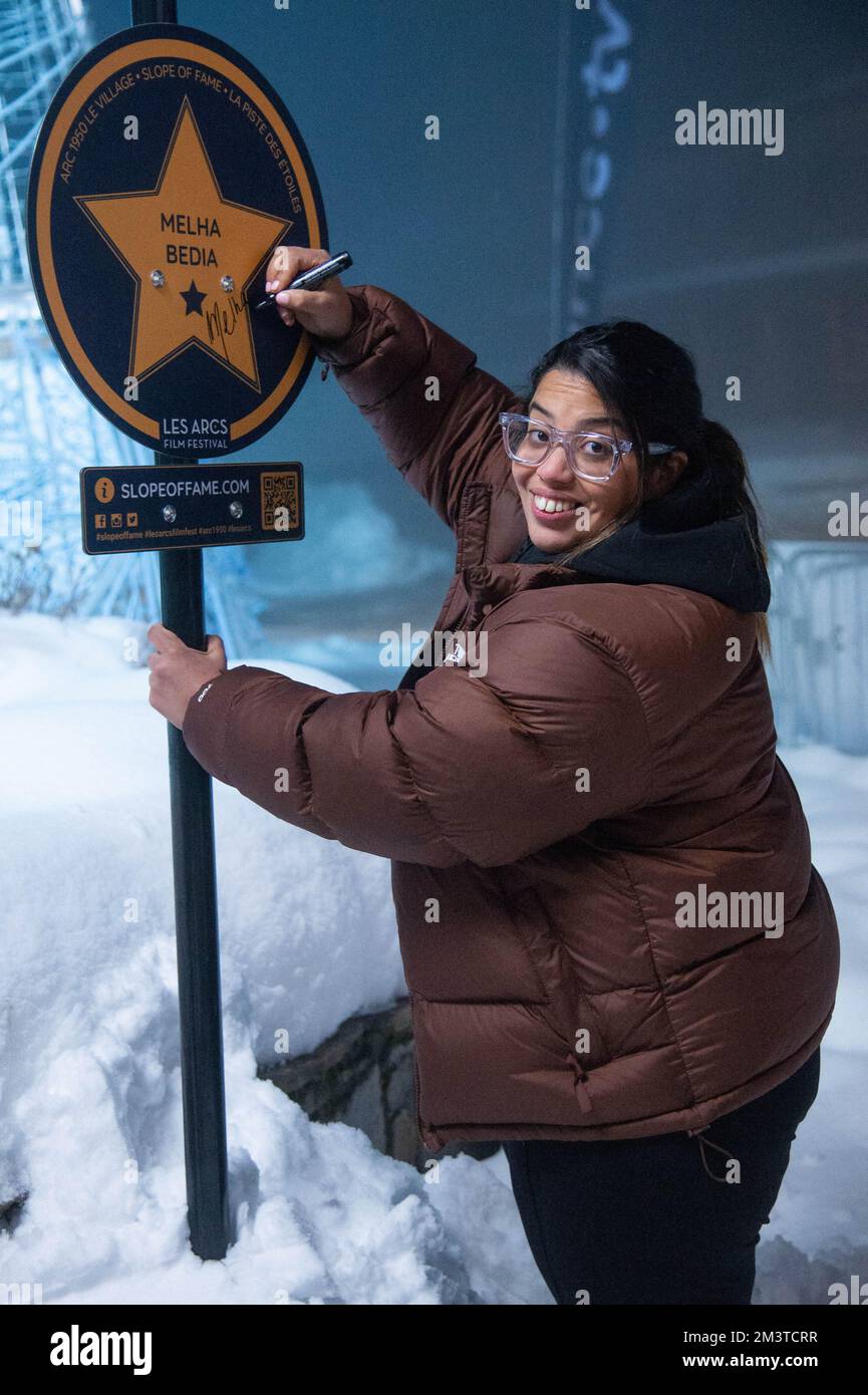 Melha Bedia participe au dévoilement d'un panneau portant son nom sur ...