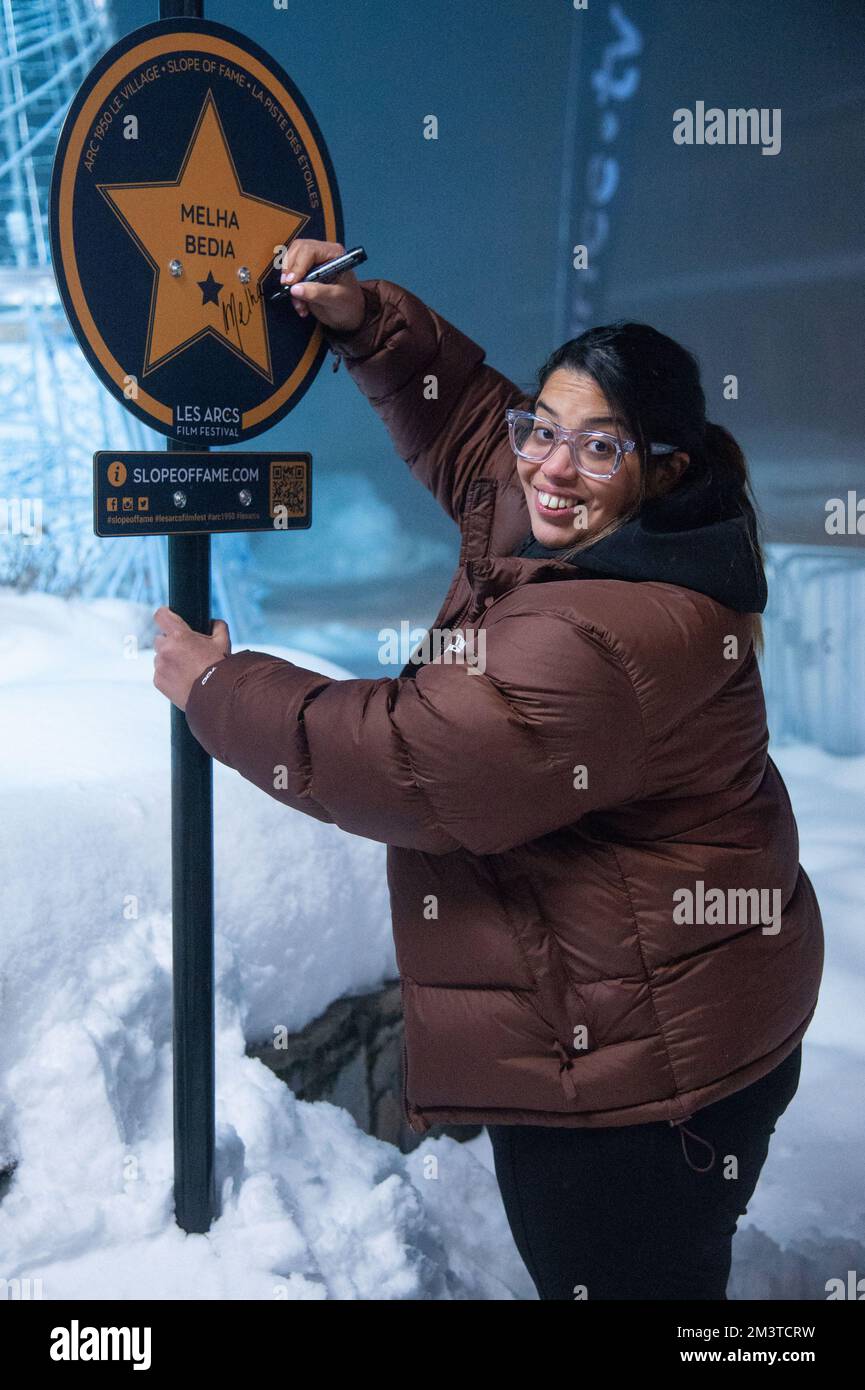 Melha Bedia participe au dévoilement d'un panneau portant son nom sur ...