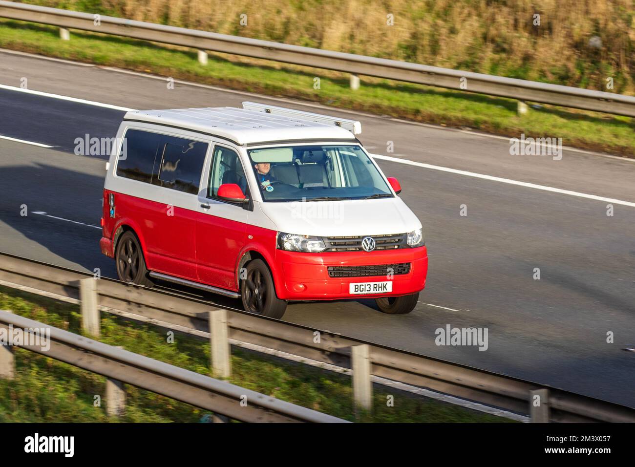 2013 Rouge blanc VW VOLKSWAGEN TRANSPORTER T28 TDI P?V 1968cc Diesel 5 ...