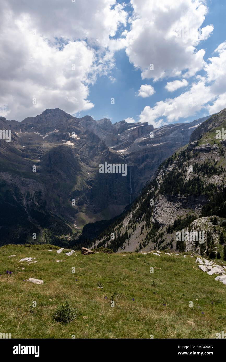 Célèbres chutes de Gavarnie dans les Pyrénées françaises, la plus haute ...