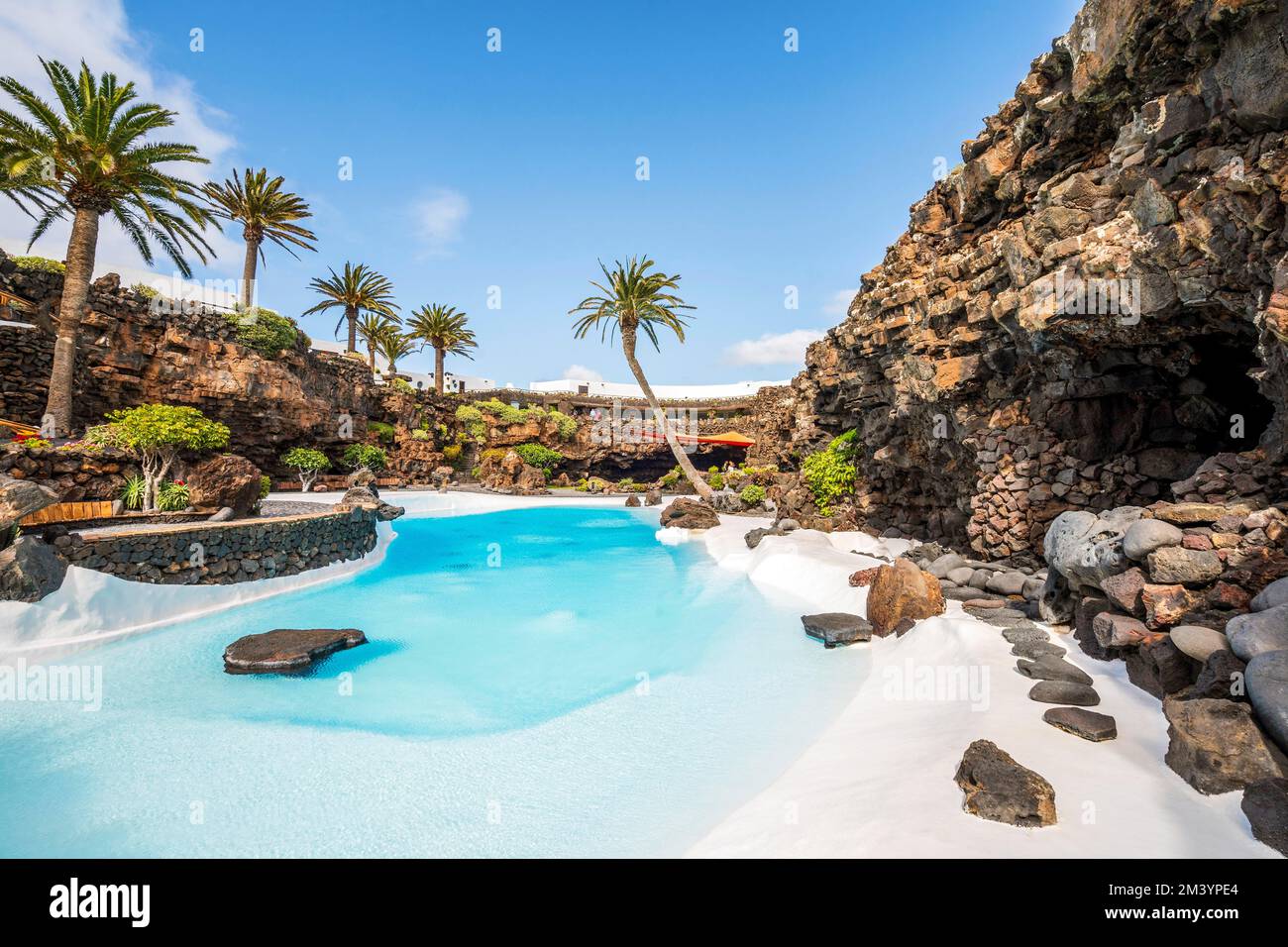 Grotte étonnante, piscine, auditorium naturel, lac salé conçu par Cesar ...