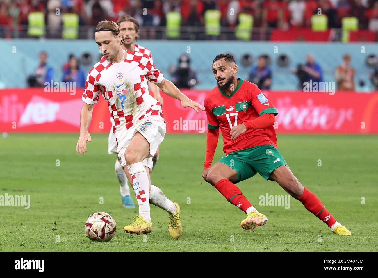 17 décembre 2022, Rome, Qatar: Lovro Majer de Croatie, Sofiane Boufal du Maroc pendant la coupe ...