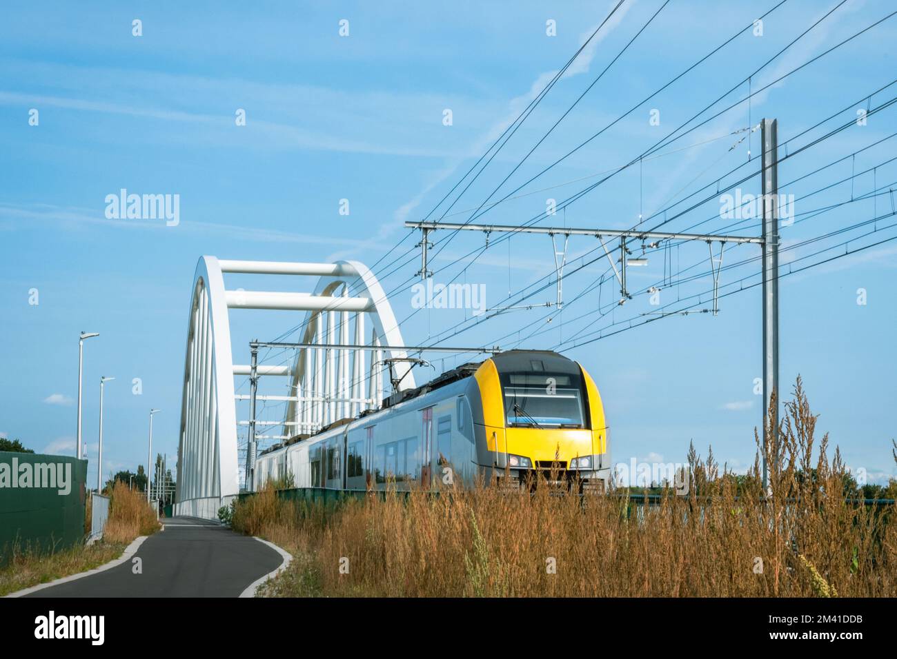 Pont de train routier photo Banque de photographies et d’images à haute ...