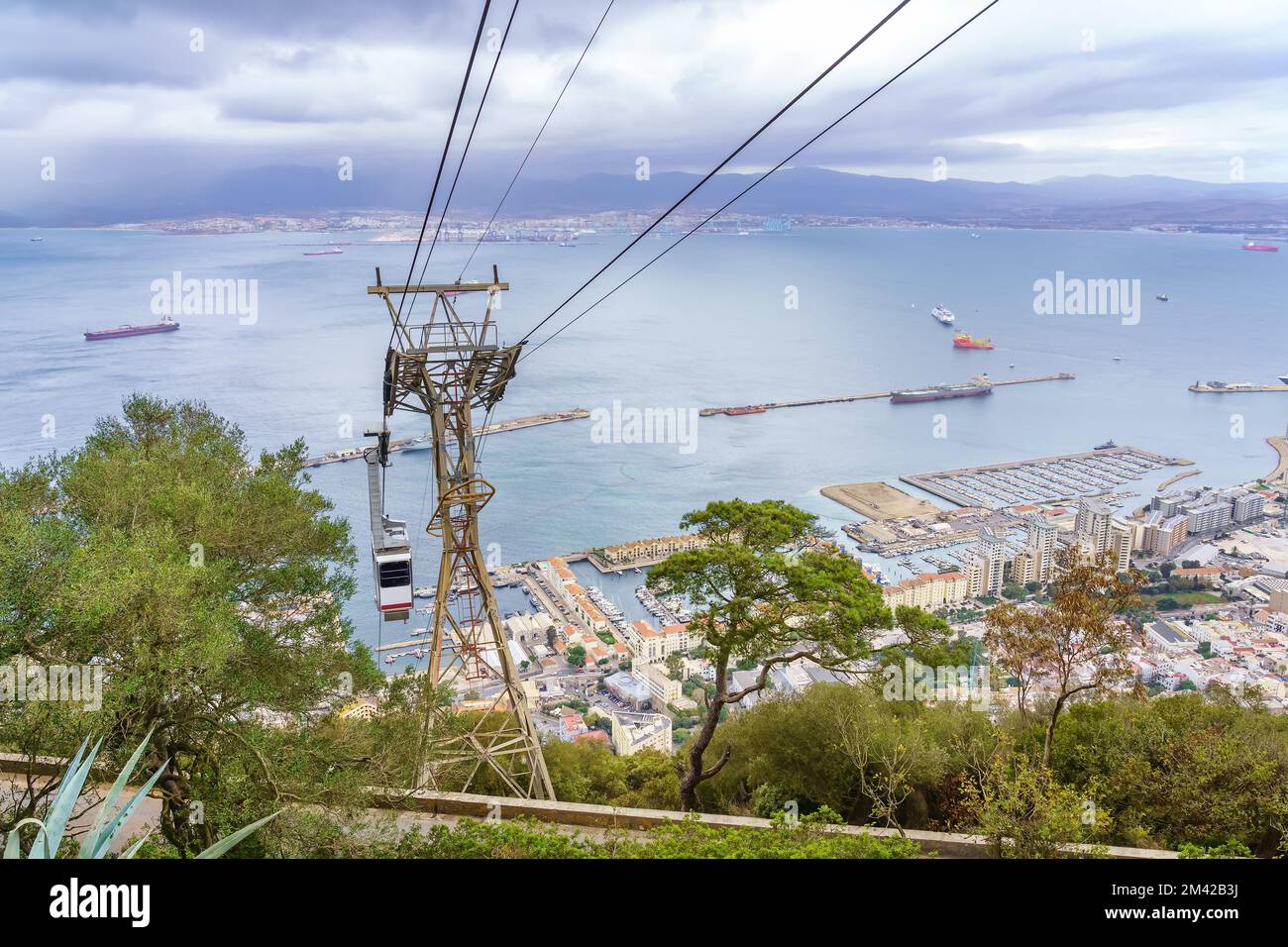 Téléphérique de la ville de Gibraltar qui vous monte au sommet du ...