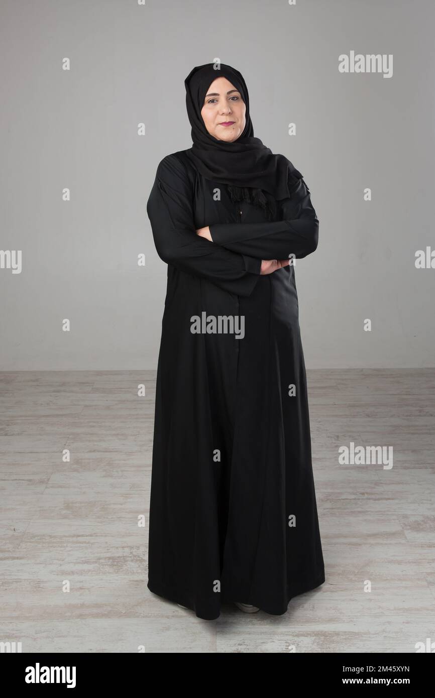 Femme agée arabe Banque de photographies et d’images à haute résolution ...