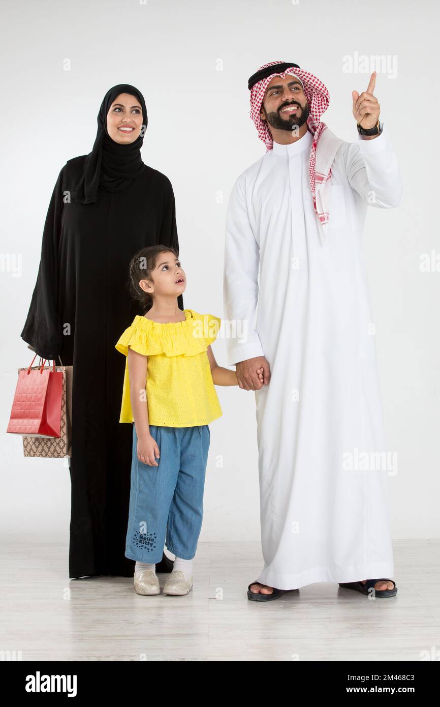 Arab family shopping hijab Banque de photographies et d’images à haute ...