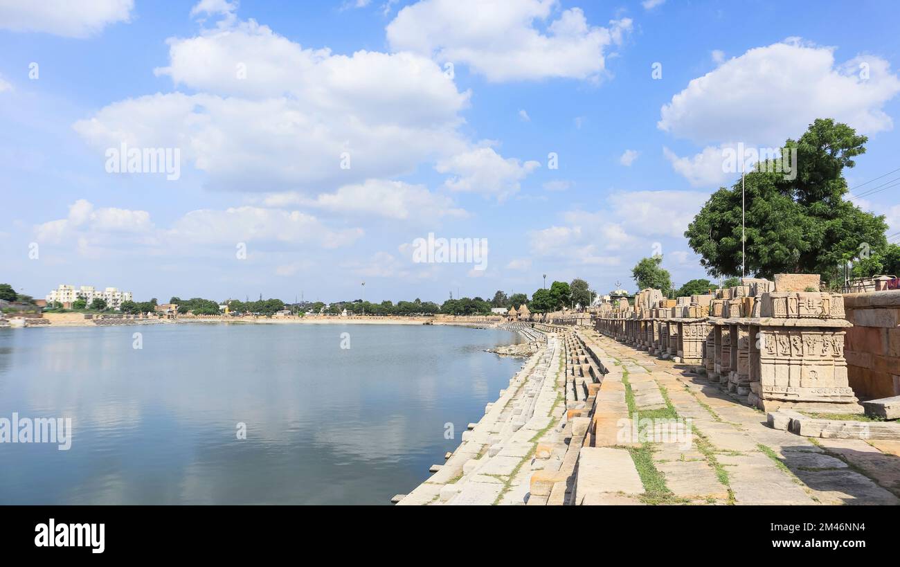 Temples du lac de munsar Banque de photographies et d’images à haute ...