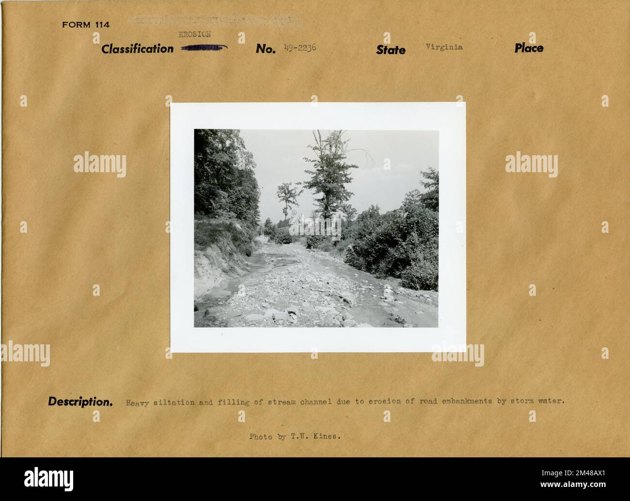 Érosion du remblai routier. Légende originale : envasement lourd et ...