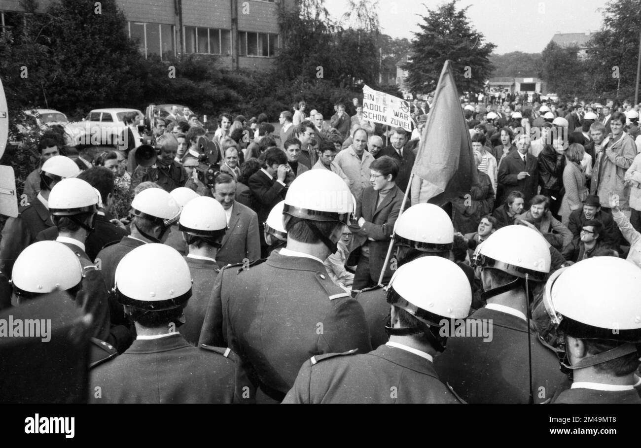 Au cours de la campagne électorale fédérale de 1969, ici à ...
