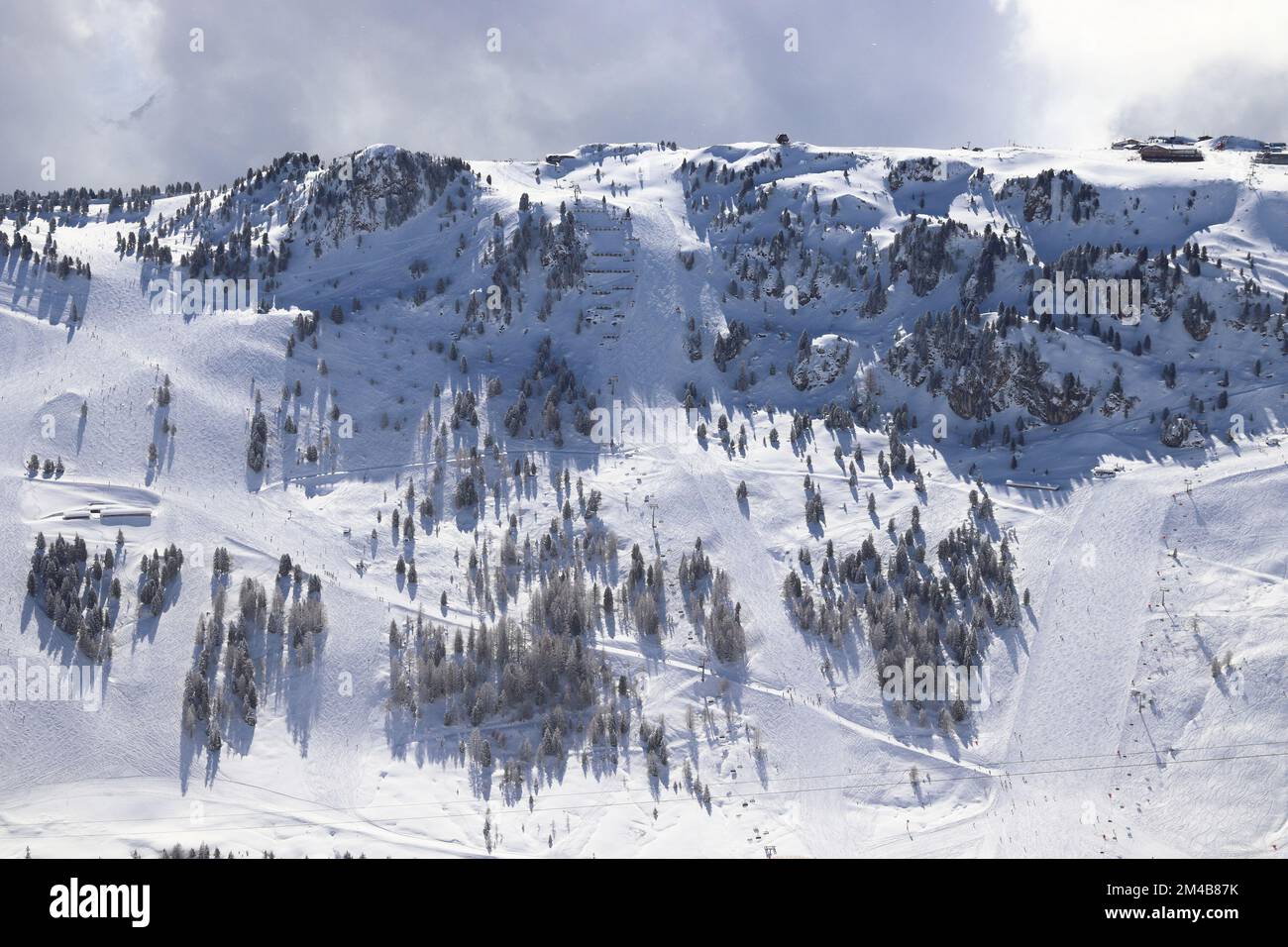 Piste de ski noire. Station de ski autrichienne - Mayrhofen dans le ...