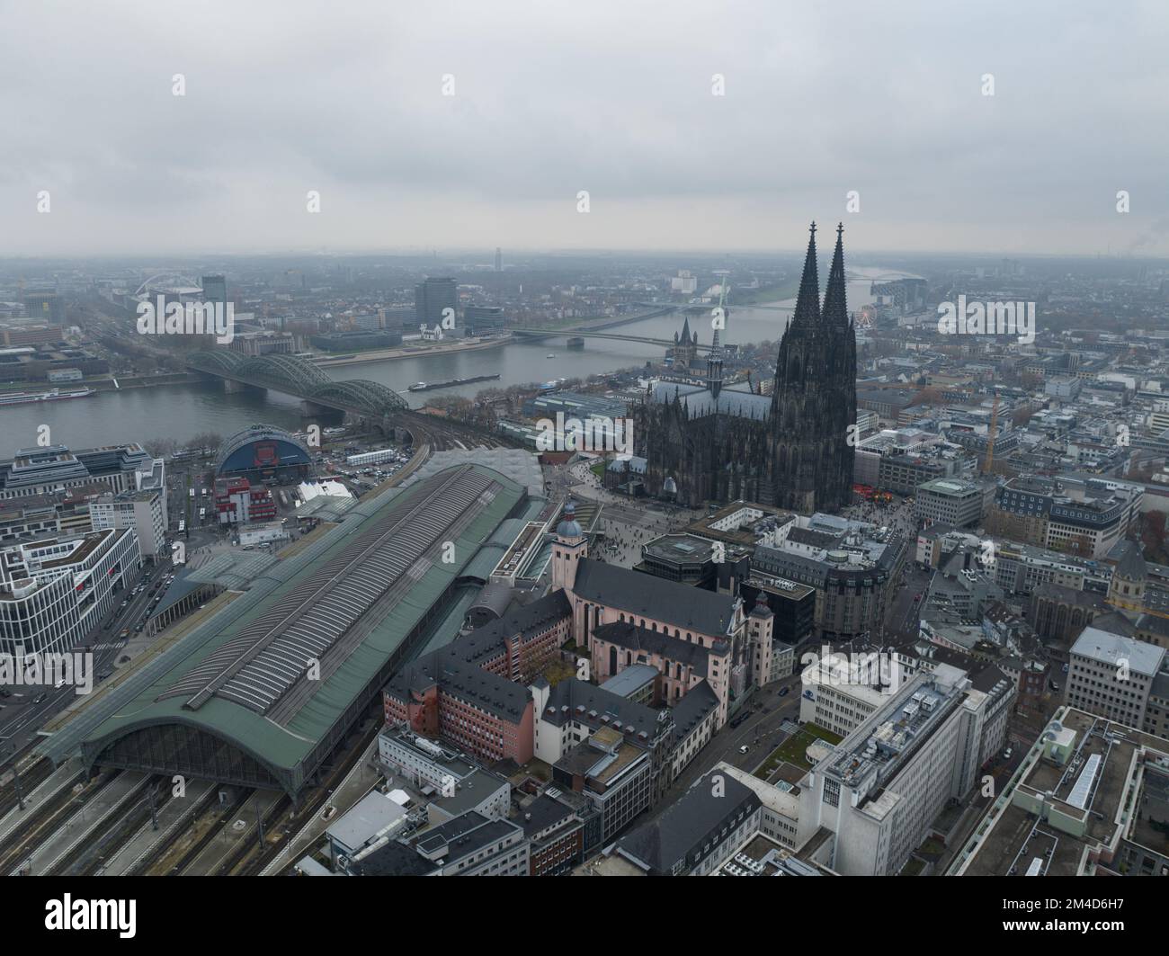 Cologne, 11th décembre 2022, Allemagne. Vue aérienne du centre-ville de ...