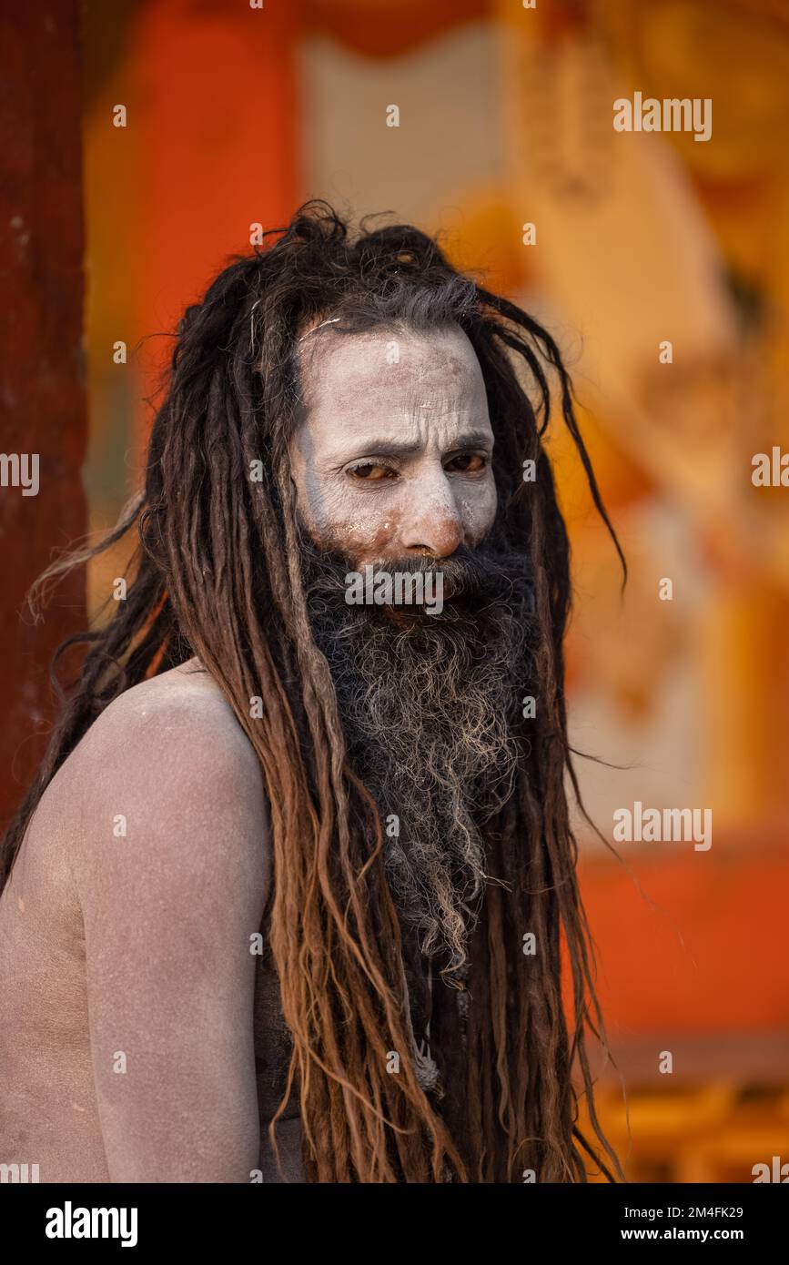 Portrait de l'Indien Saint non identifié naga sadhu mâle avec la cendre ...