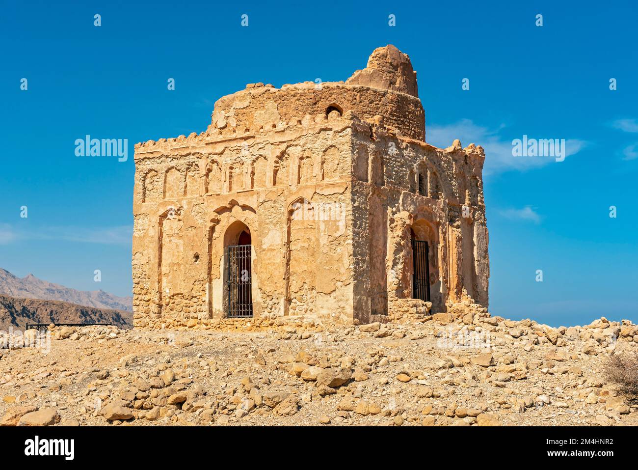 Mausoleum of bibi maryam at qalhat Banque de photographies et d’images ...