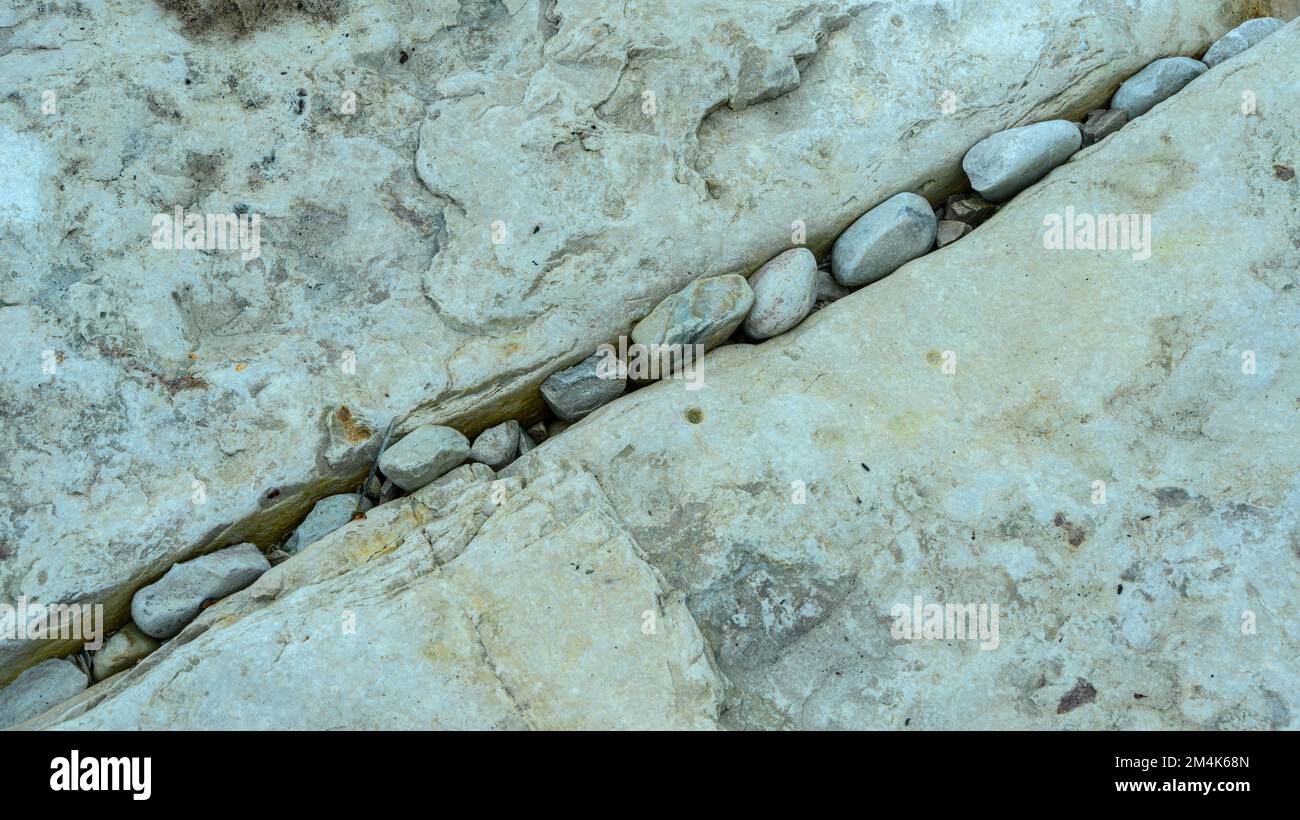 Formations de roches calcaires le long du rivage du lac Huron, à mi ...
