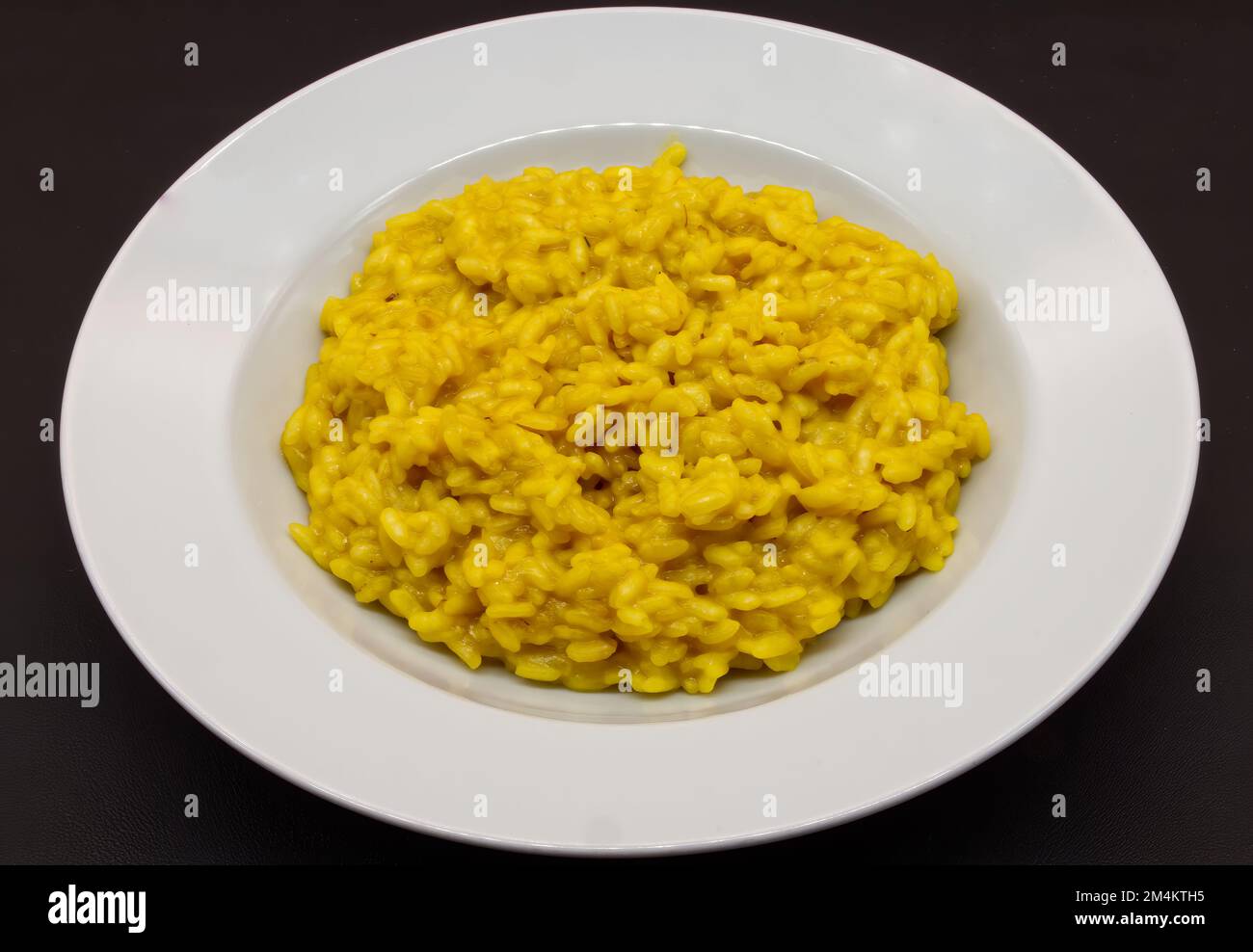 Risotto allo zafferano Banque de photographies et d’images à haute ...