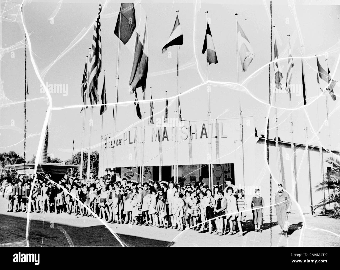 Foire d'Oran. Photographies des programmes du Plan Marshall, des pièces ...