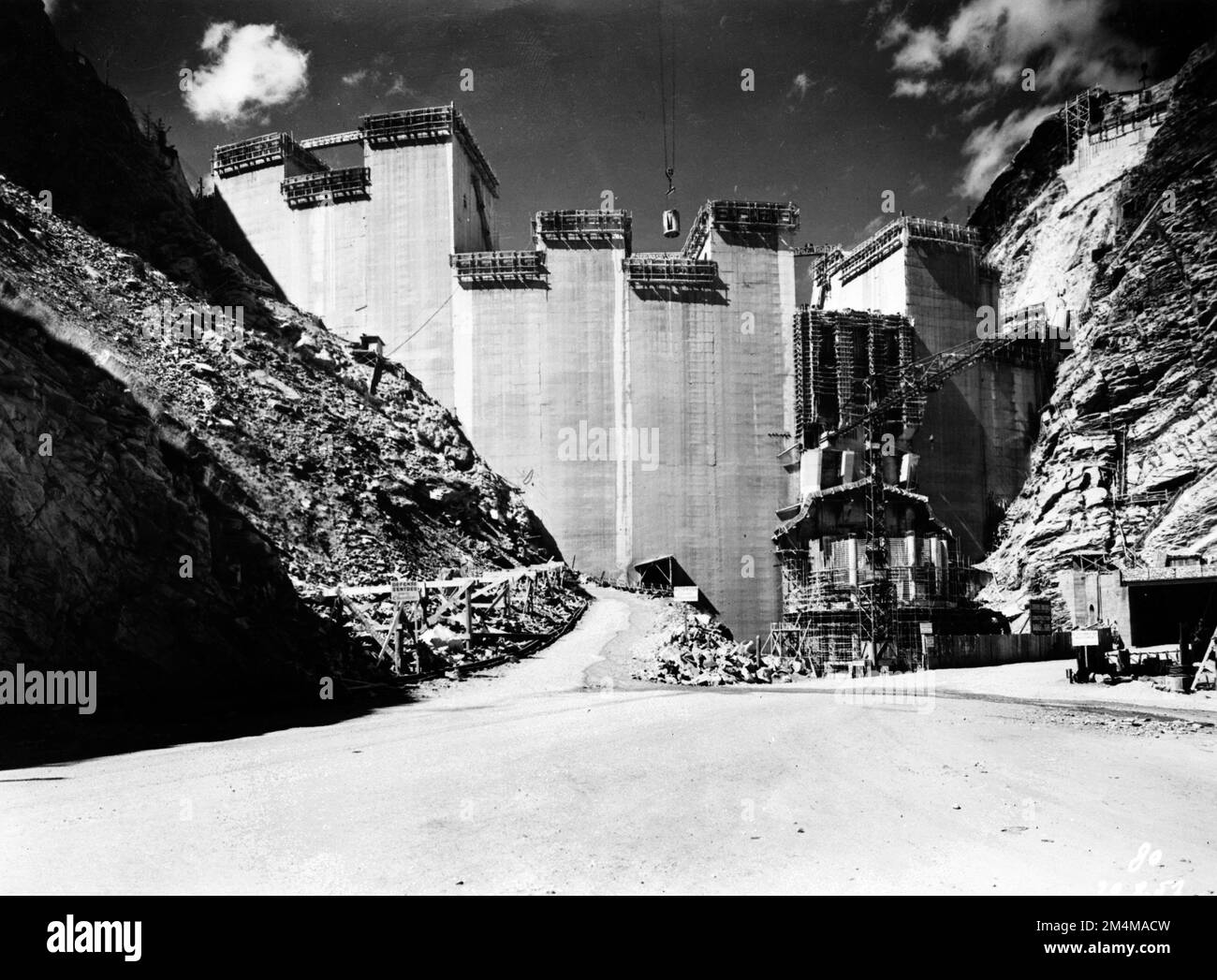 La France construit le barrage de la voûte unique le plus élevé au ...