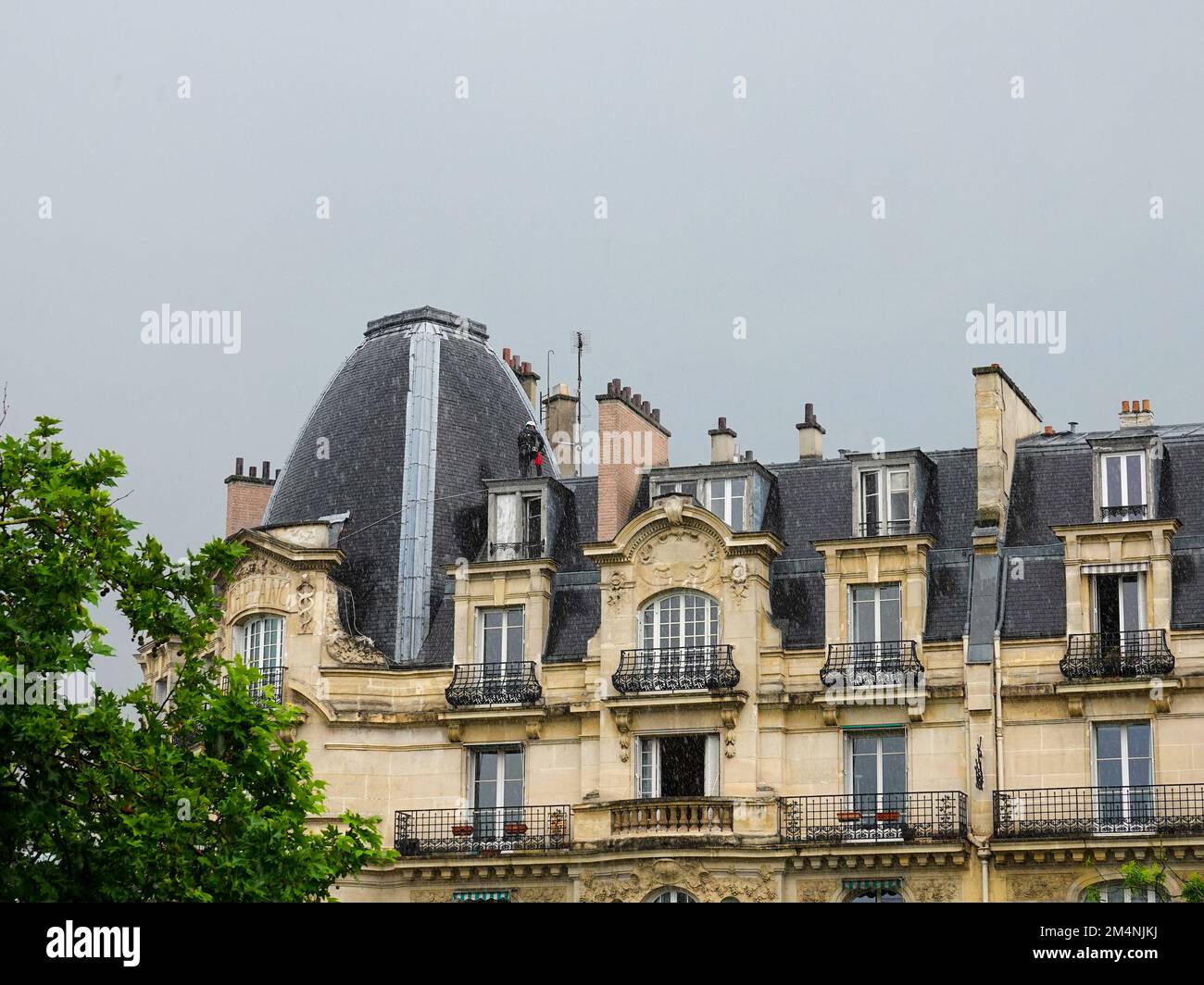 Toit paris haussmann Banque de photographies et d’images à haute ...