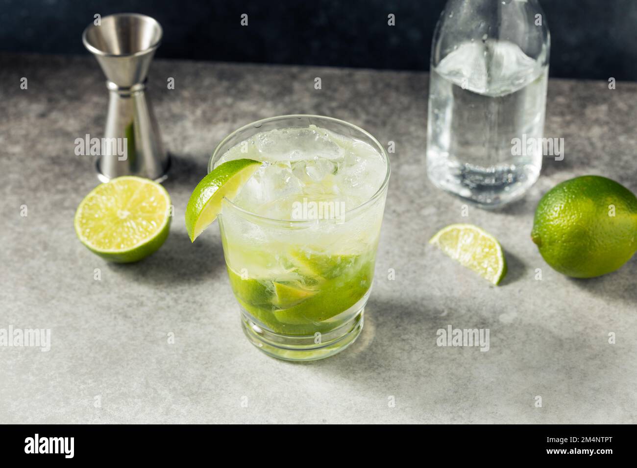 Cocktail guaro aigre Banque de photographies et d’images à haute ...