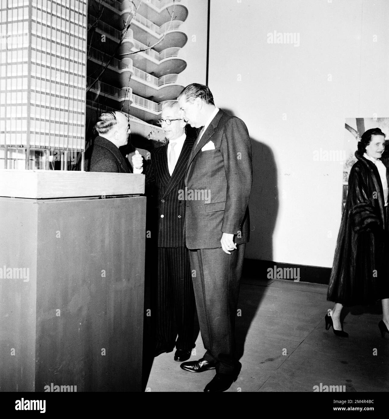 Exposition « 50 Years of US Art ». Photographies des programmes du Plan ...