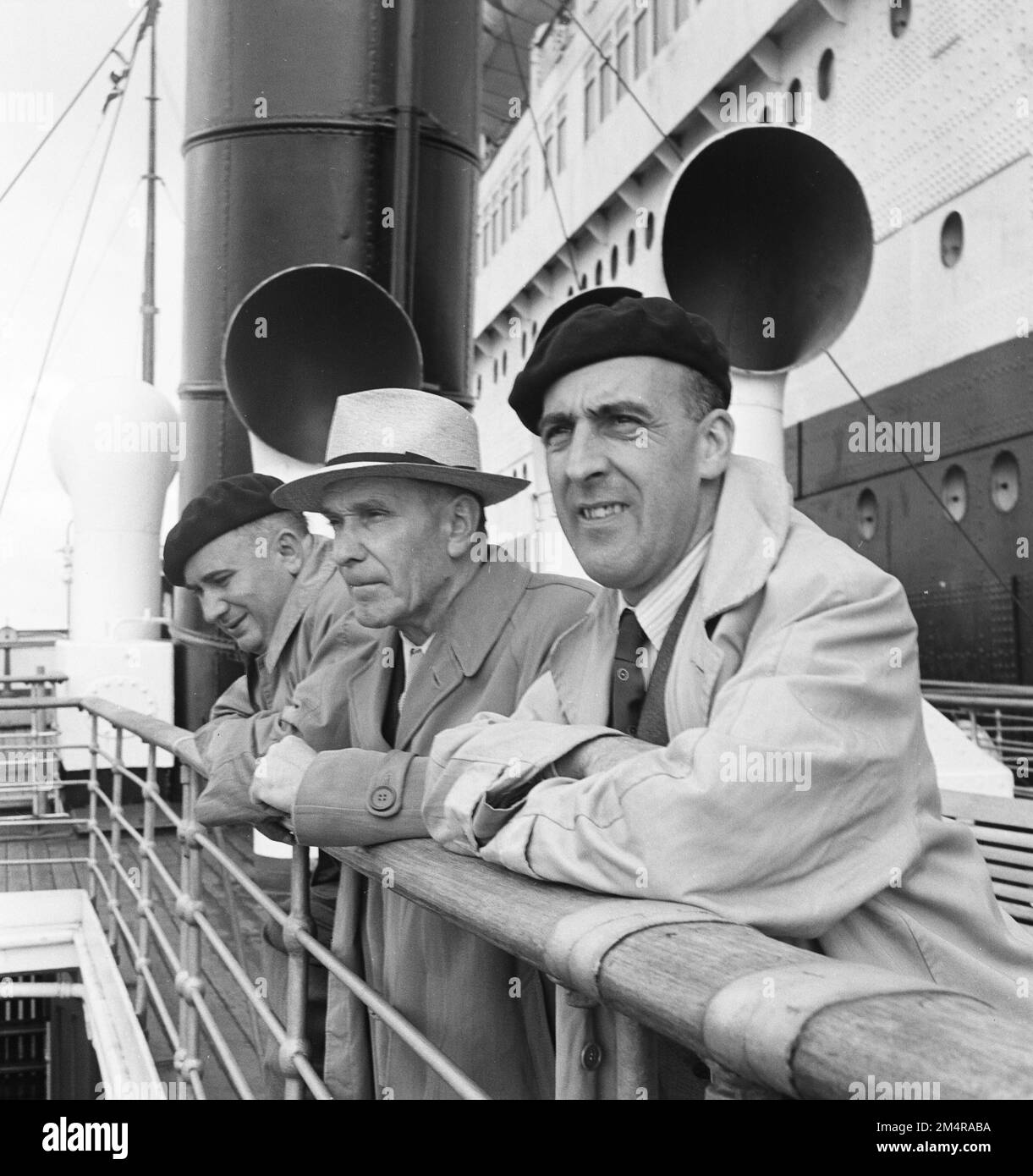 Équipe d'assistance technique/main-d'œuvre. Photographies des ...