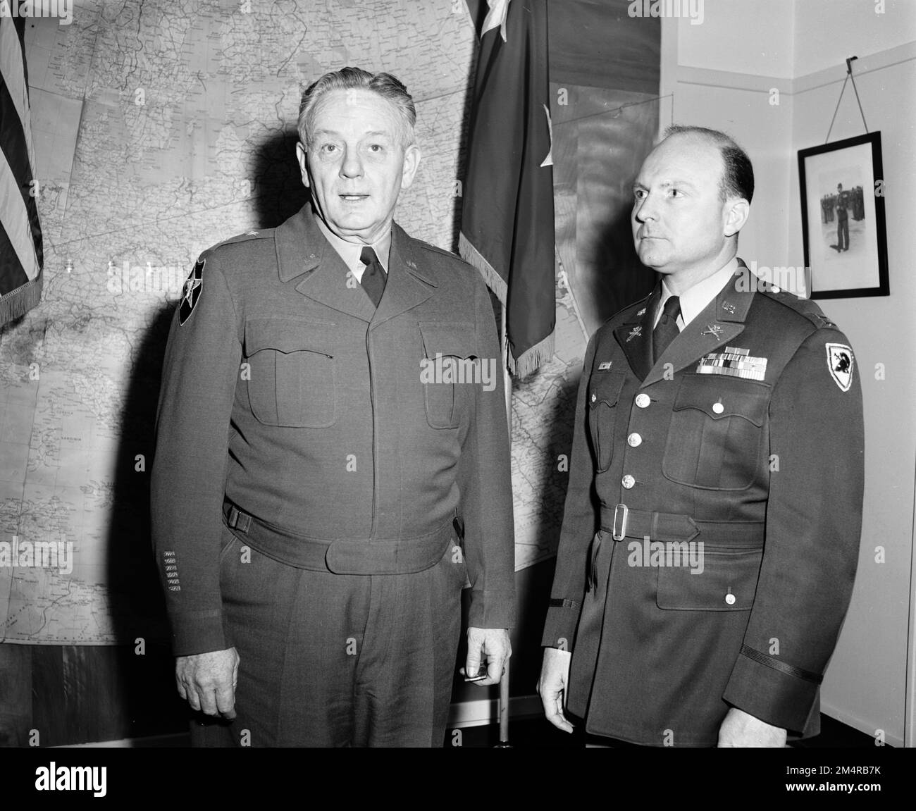 Captain Power Leach est décoré d'un Silver Star. Photographies des ...