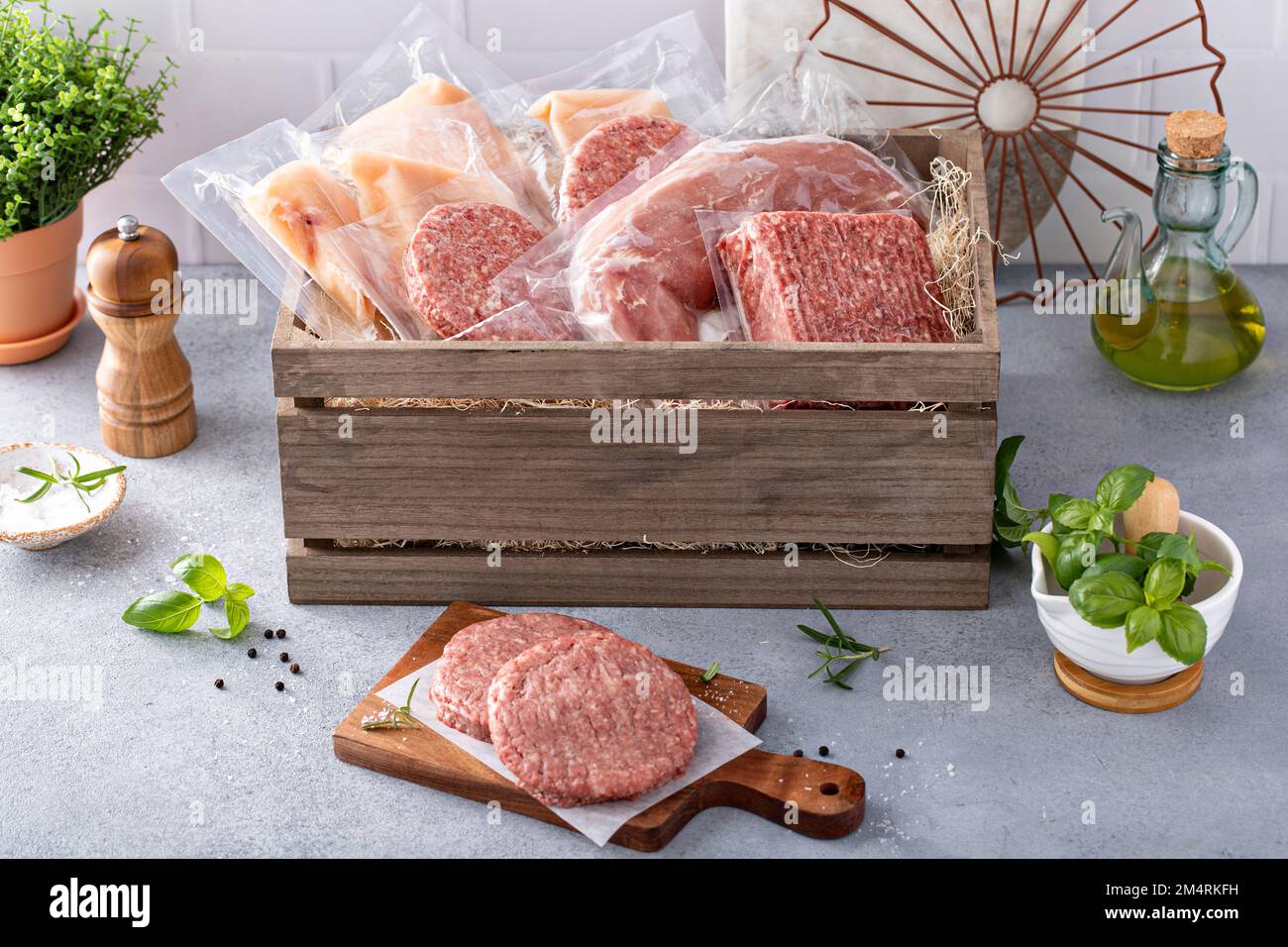 Boîte de livraison de viande, variété de côtelettes de viande et de ...