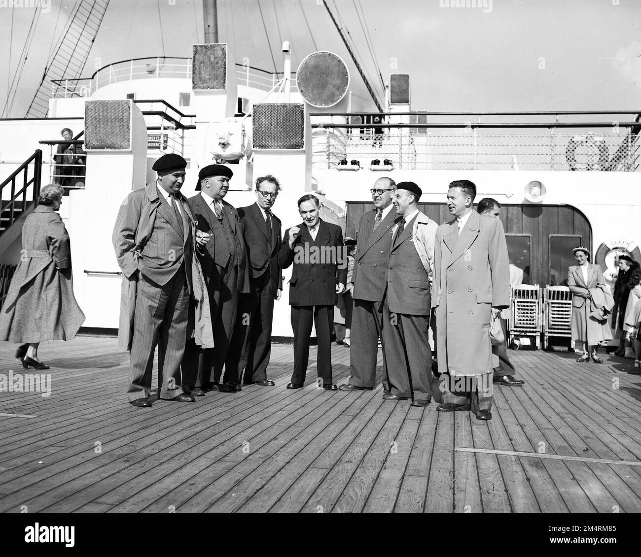 Équipe d'assistance technique/main-d'œuvre. Photographies des ...