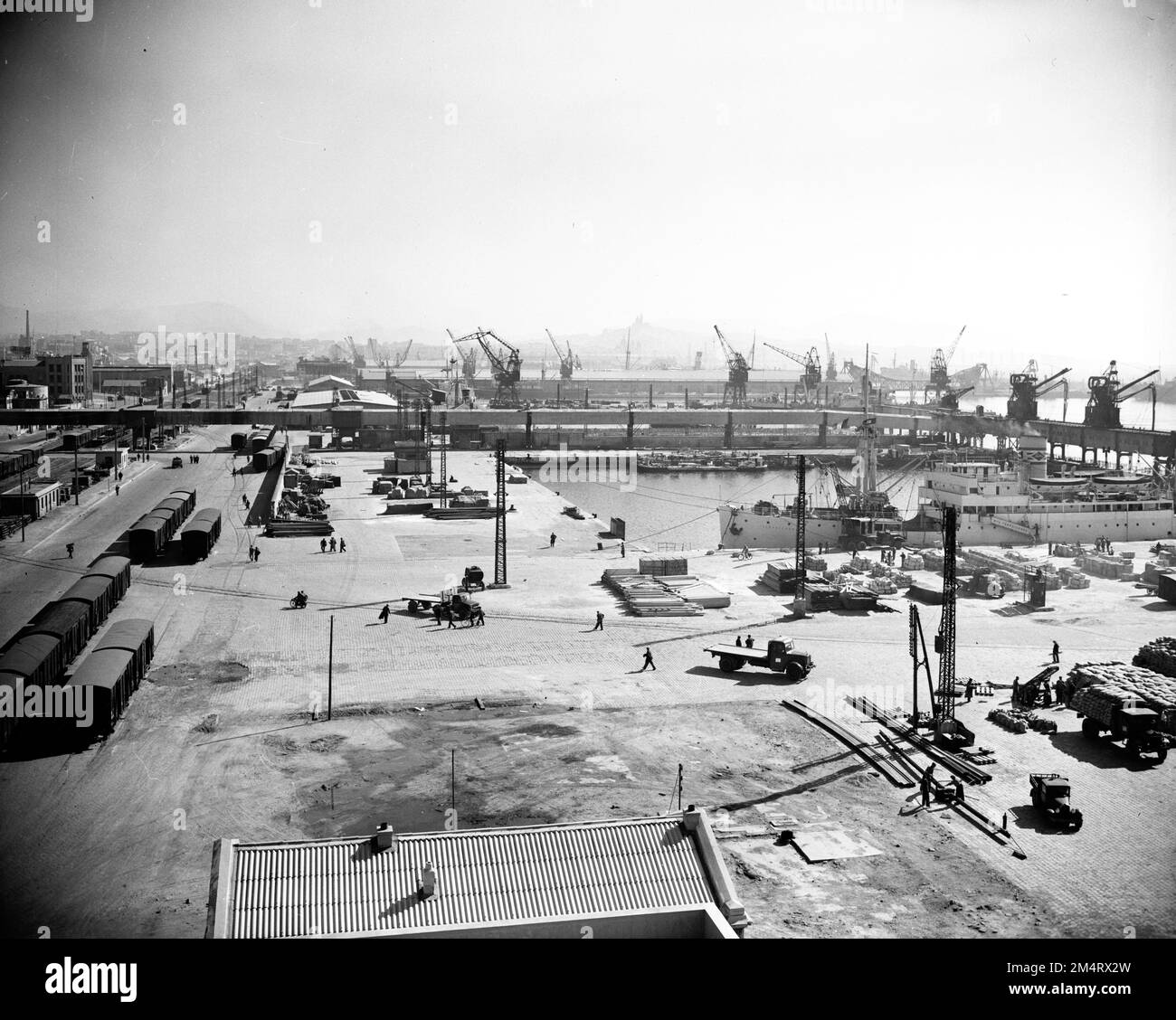 Reconstruction du port de Marseille. Photographies des programmes du ...