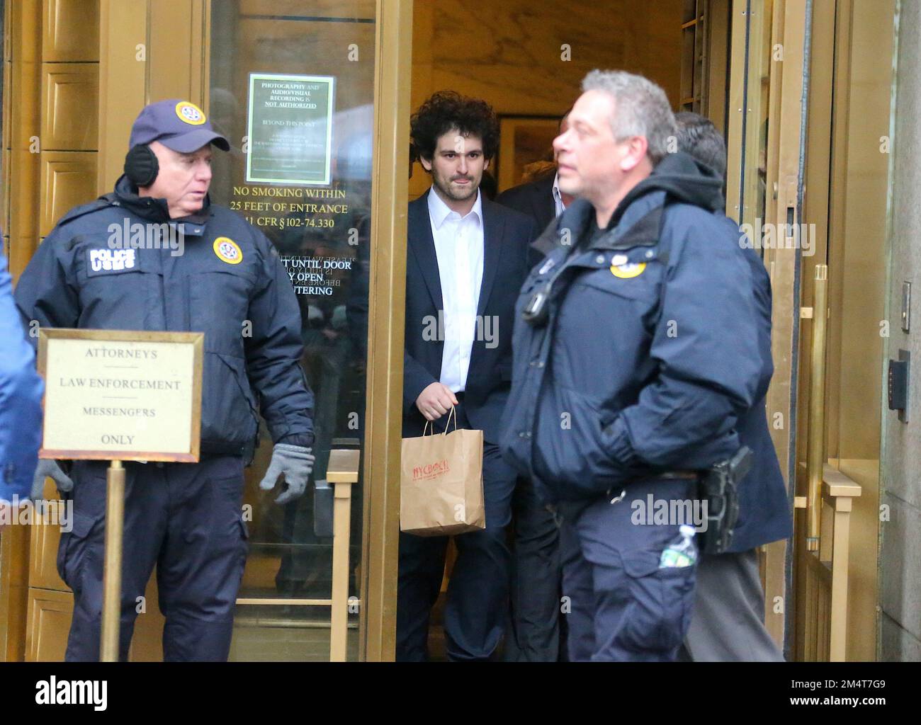 Sam Bankman-Fried, le fondateur de FTX, quitte la Cour fédérale à New ...