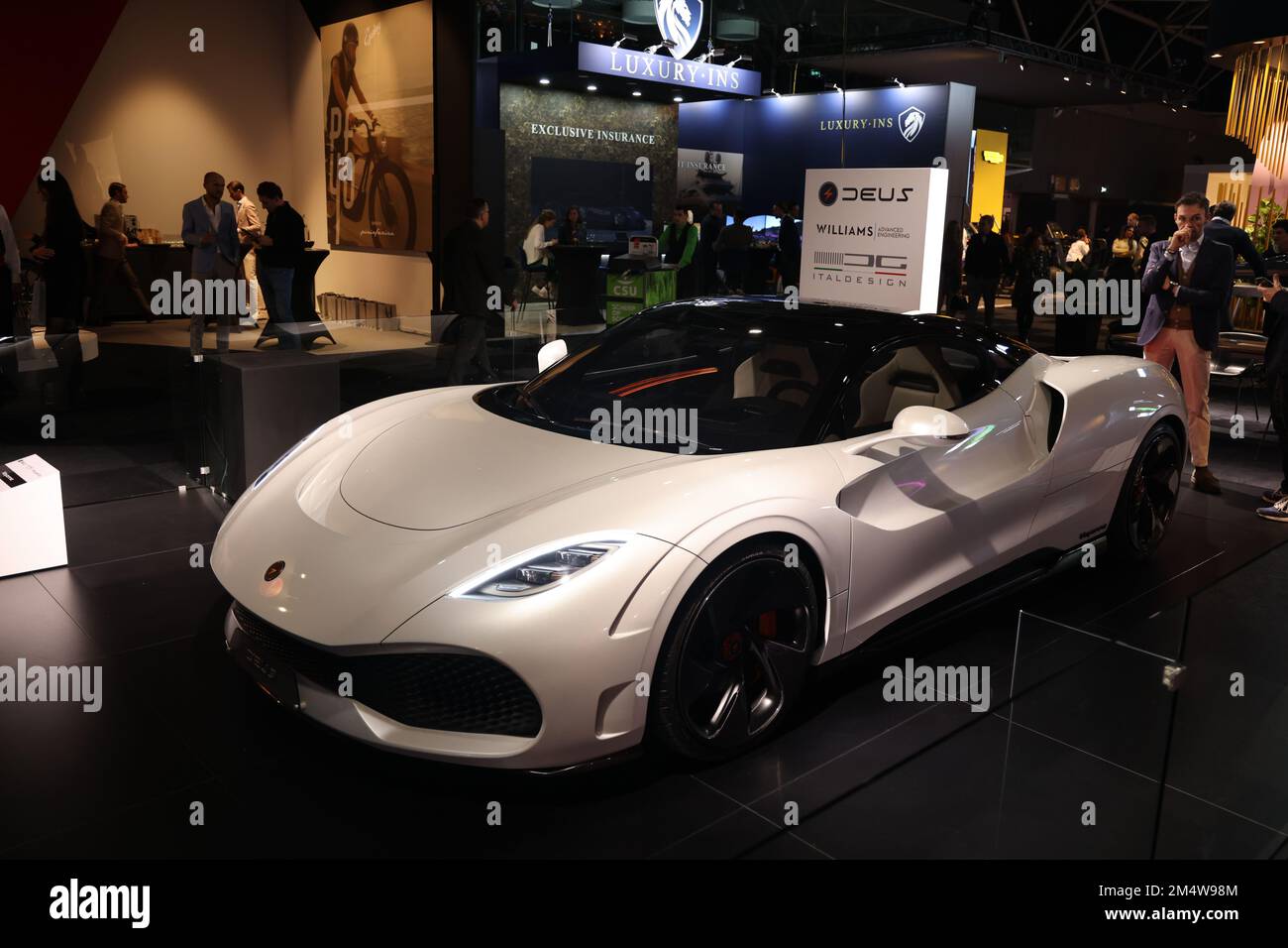 Deus automobiles Banque de photographies et d’images à haute résolution ...