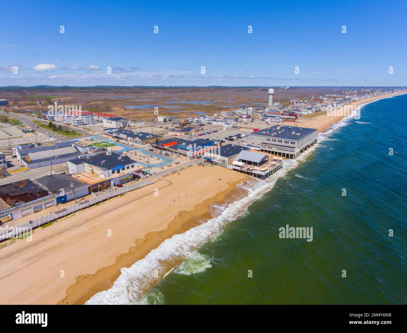 Vue aérienne de Salisbury Beach avec Broadway et promenade dans la ...