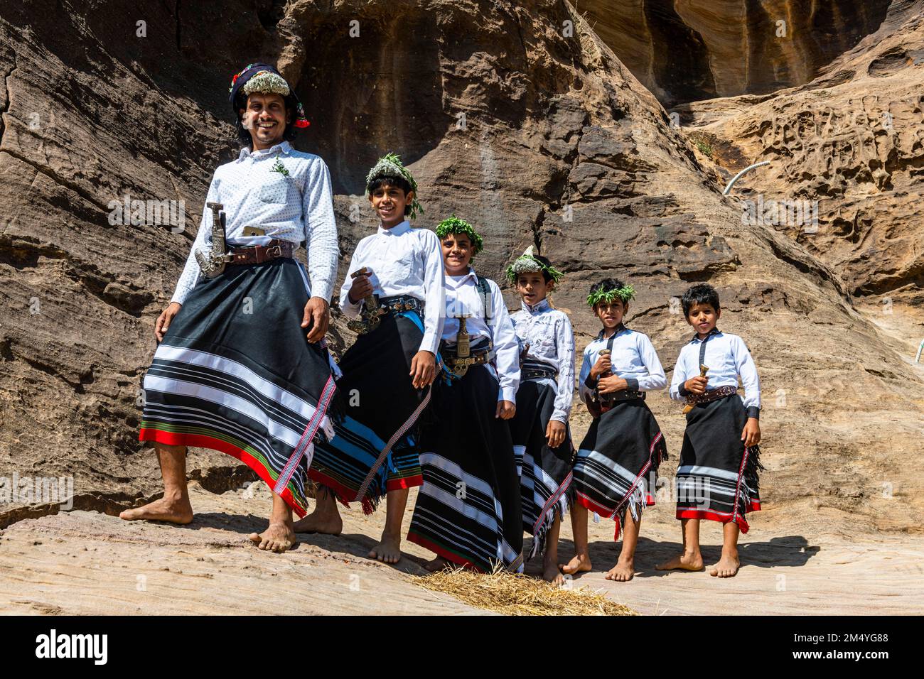 Jeunes garçons de la tribu des fleurs de Qahtani, montagnes de l'ASiR ...