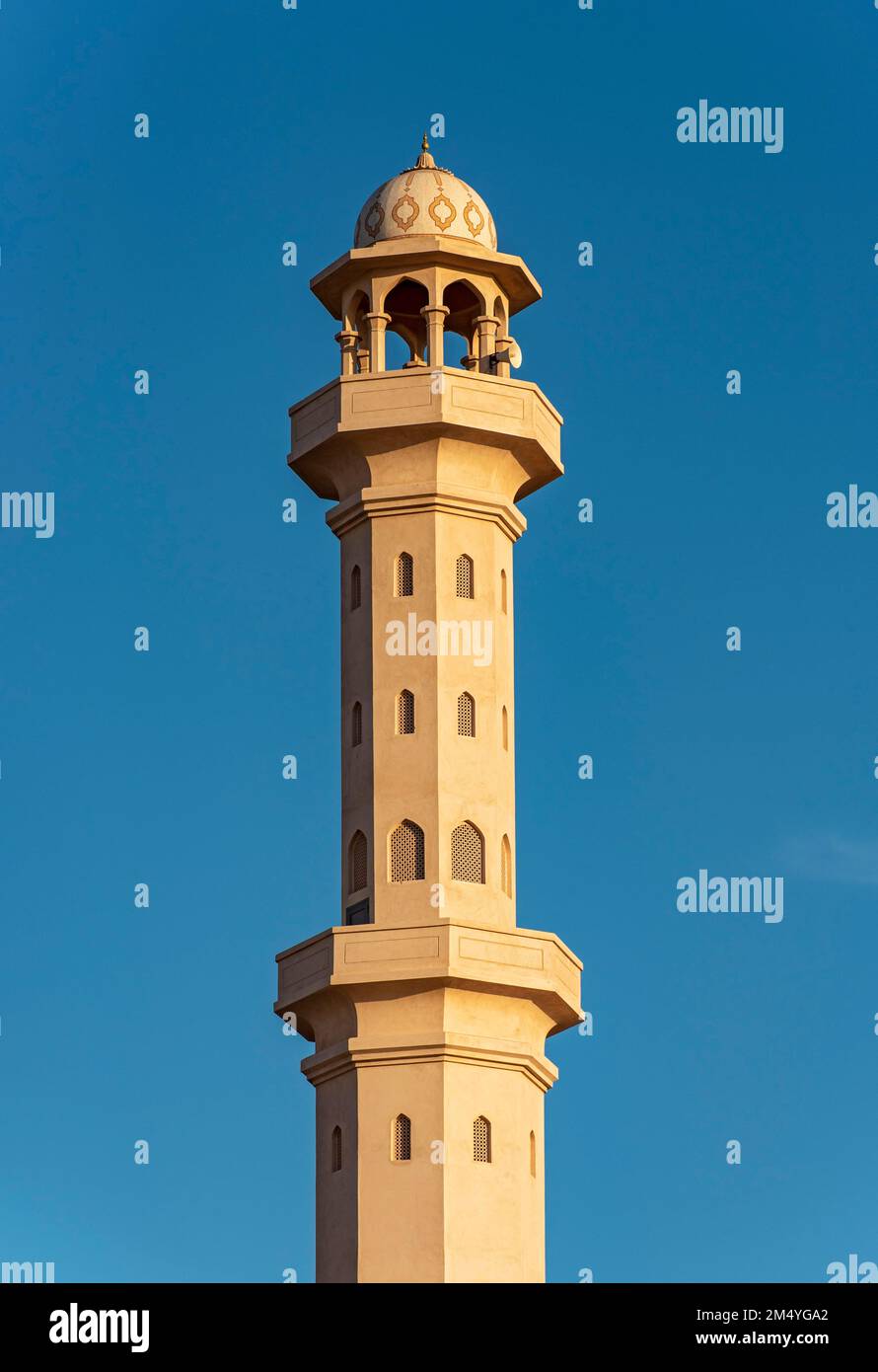 Minaret de la Mosquée islamique, Masjid Othman Bin Affan, sur, Oman ...