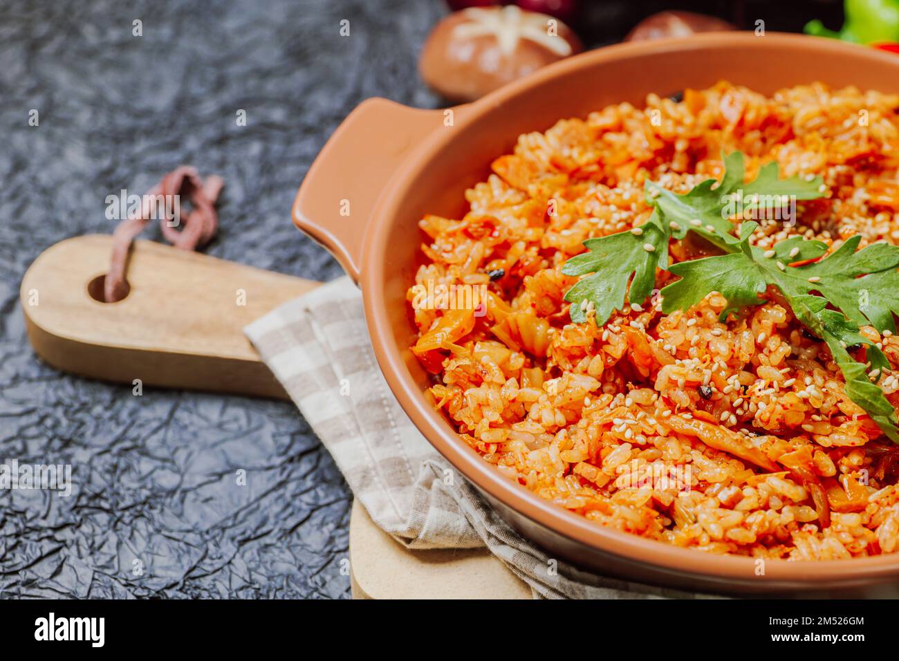 Kimchibokkeumbap, riz frit Korean Kimchi : riz frit avec des kimchi ...