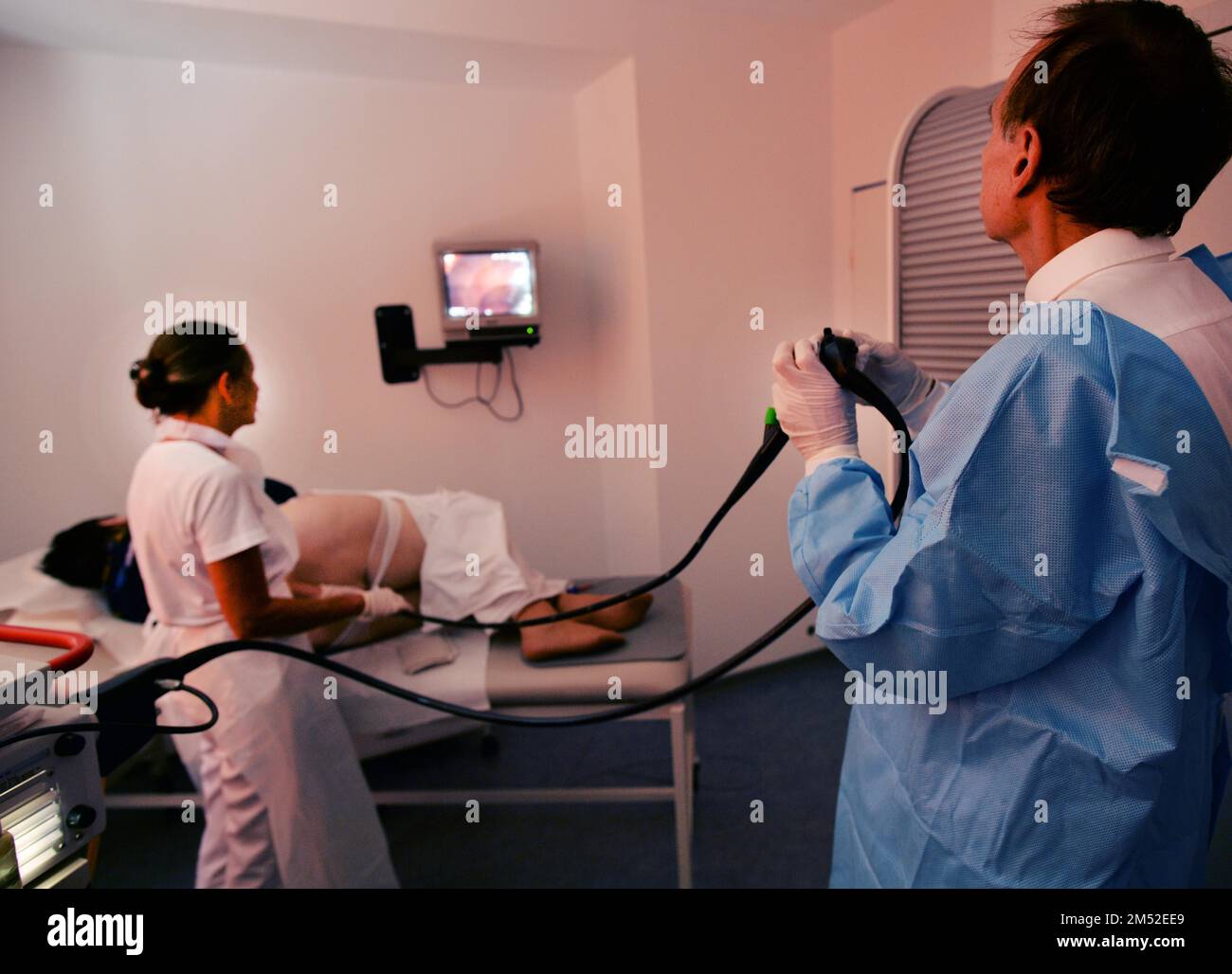 La coloscopie, réalisée ici dans une pratique de médecine interne, est une mesure importante ...