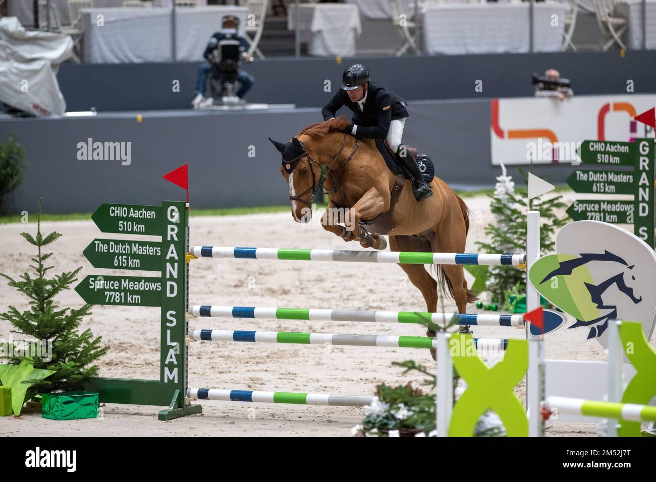 GENÈVE, SUISSE - DÉCEMBRE 8 2022 : Romain DUGUET de Suisse équitation ...