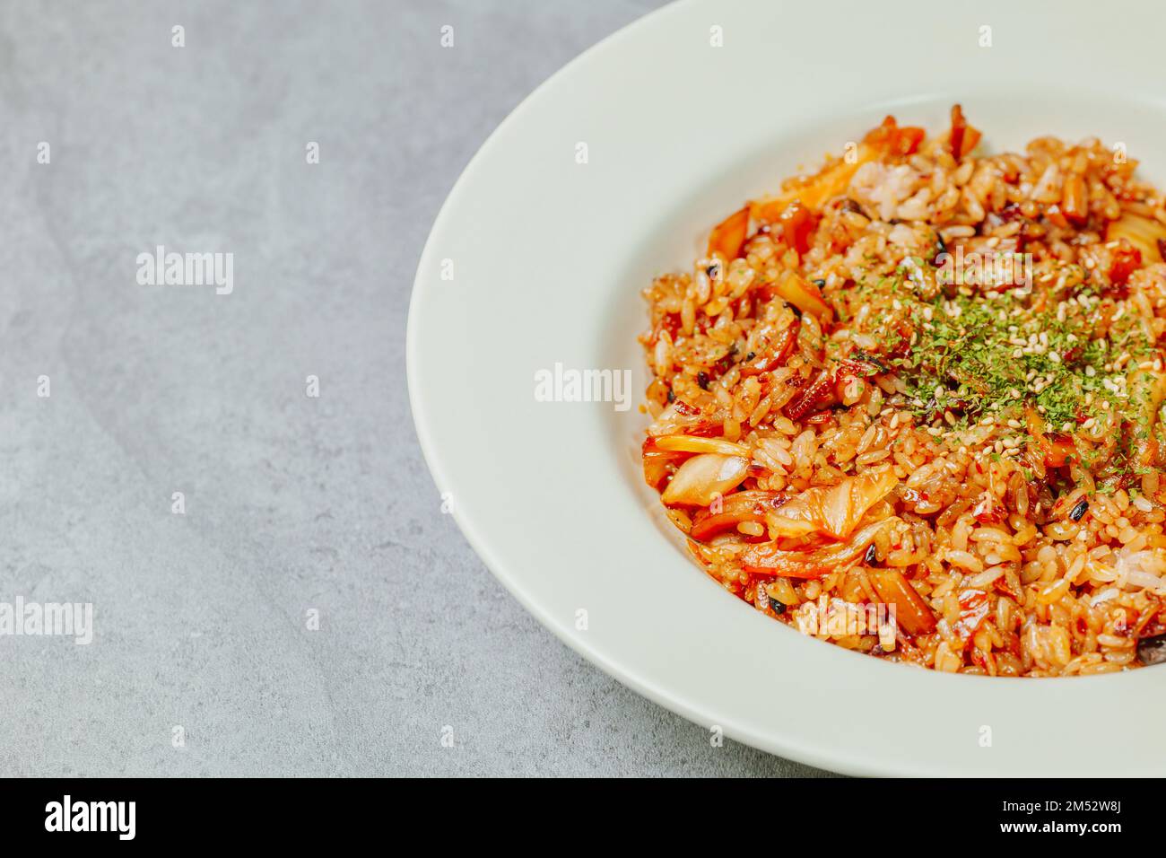 Cuisine coréenne Kimchi riz frit Kimchibokkeumbap, riz frit avec des ...