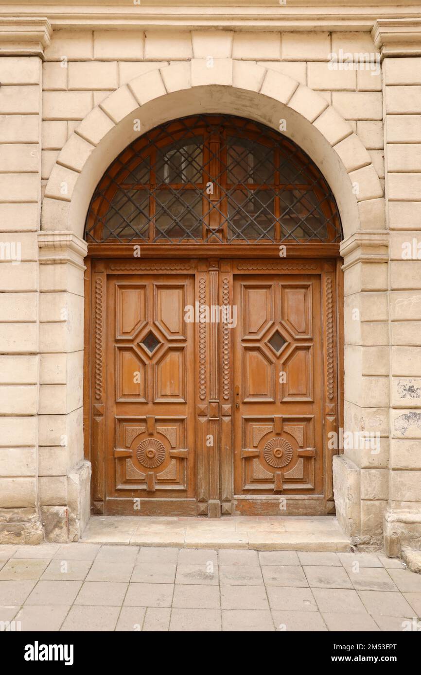 Ancienne texture de porte en bois de style médiéval européen. La ...