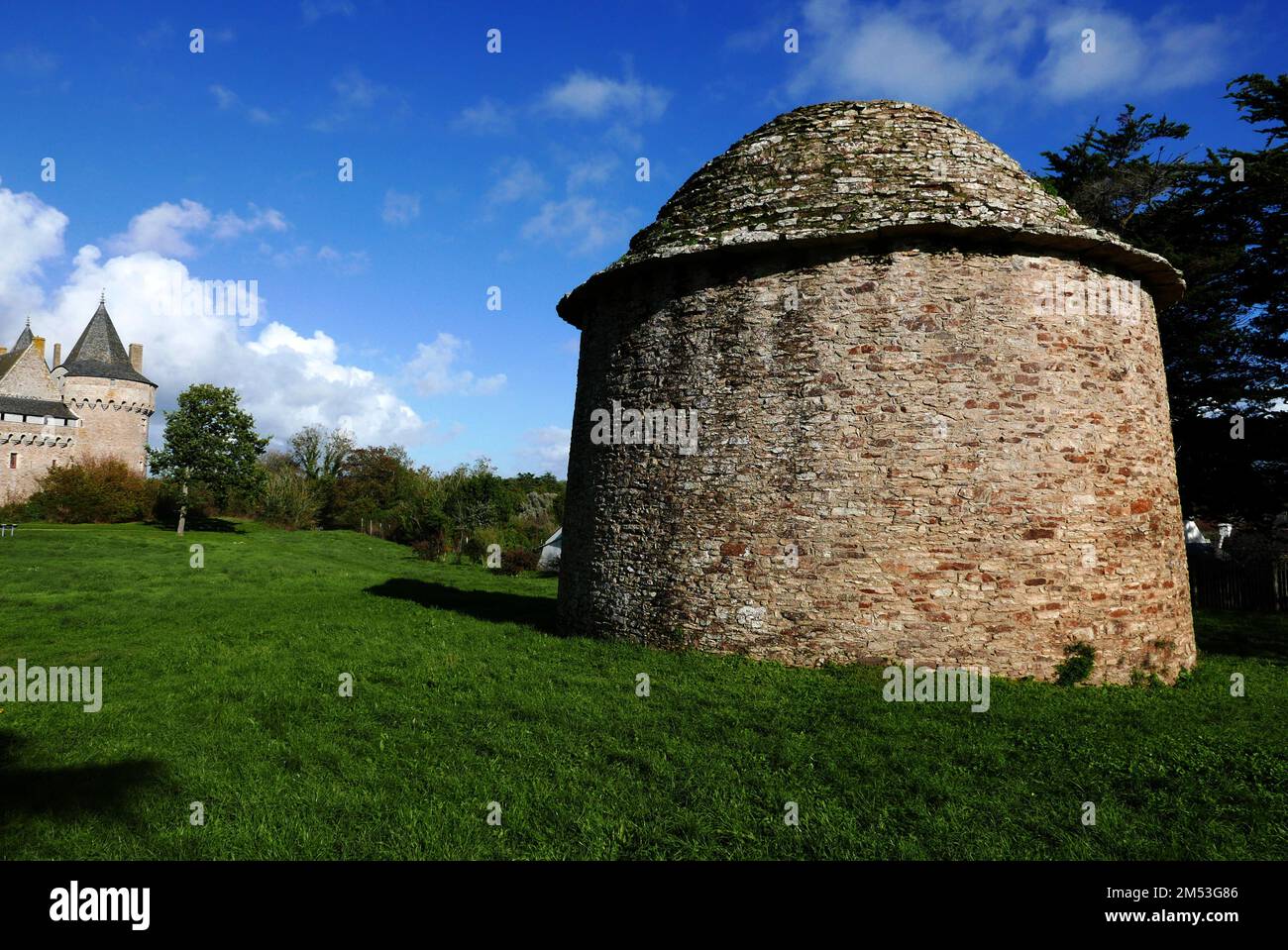 Château de Suscinio, maison préférée des ducs de Bretagne, dovecote ...