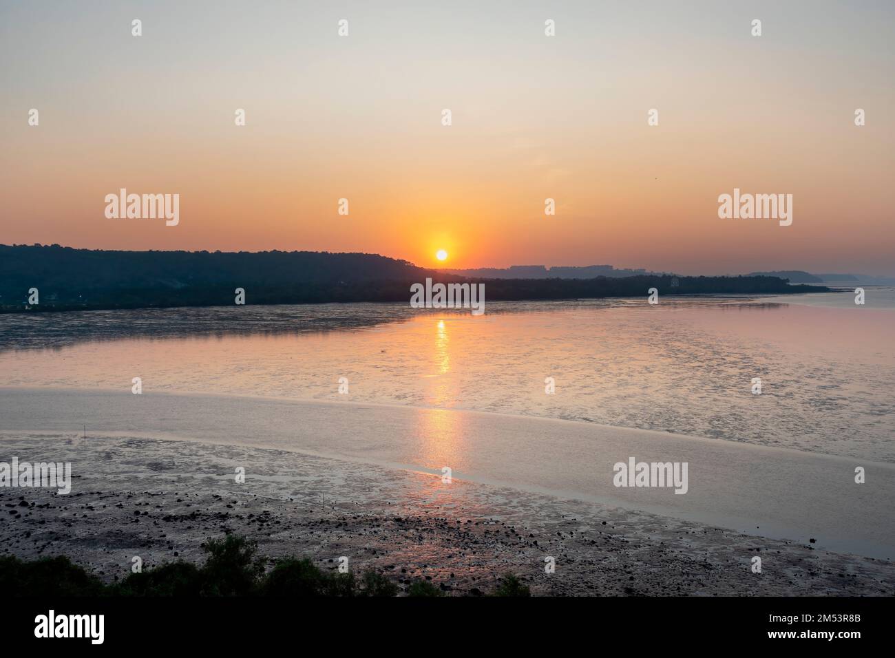 Cortalim, Goa - Inde - Déc 25th 2022: Nouveau pont Zuari - phase de ...