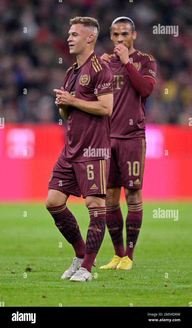 Leroy Sane FC Bayern Munich FCB en conversation avec Joshua Kimmich FC ...