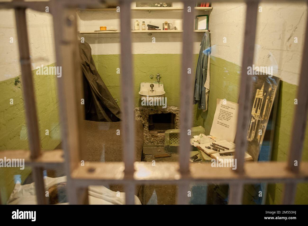 Intérieur d'Alcatraz, la tristement célèbre prison à sécurité maximale ...