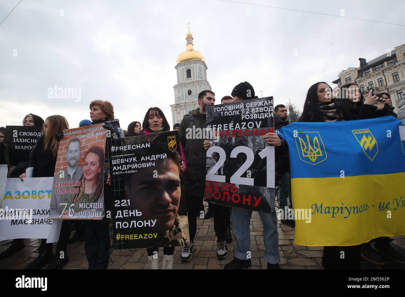 Non exclusif: KIEV, UKRAINE - 24 DÉCEMBRE 2022 - les parents des ...