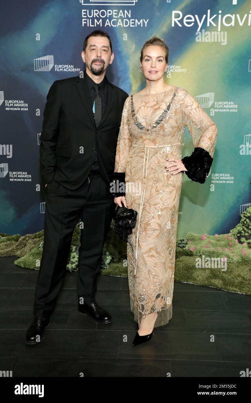 Alex Silva et Nina Hoss assistent aux European film Awards 2022 35th à ...