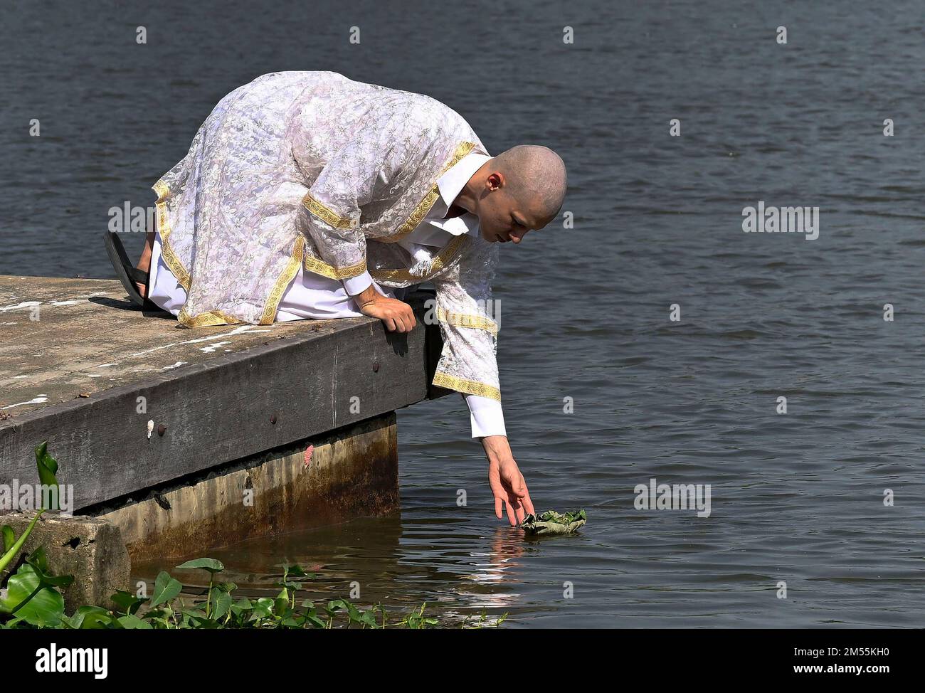Bouddhist river rite Banque de photographies et d’images à haute ...