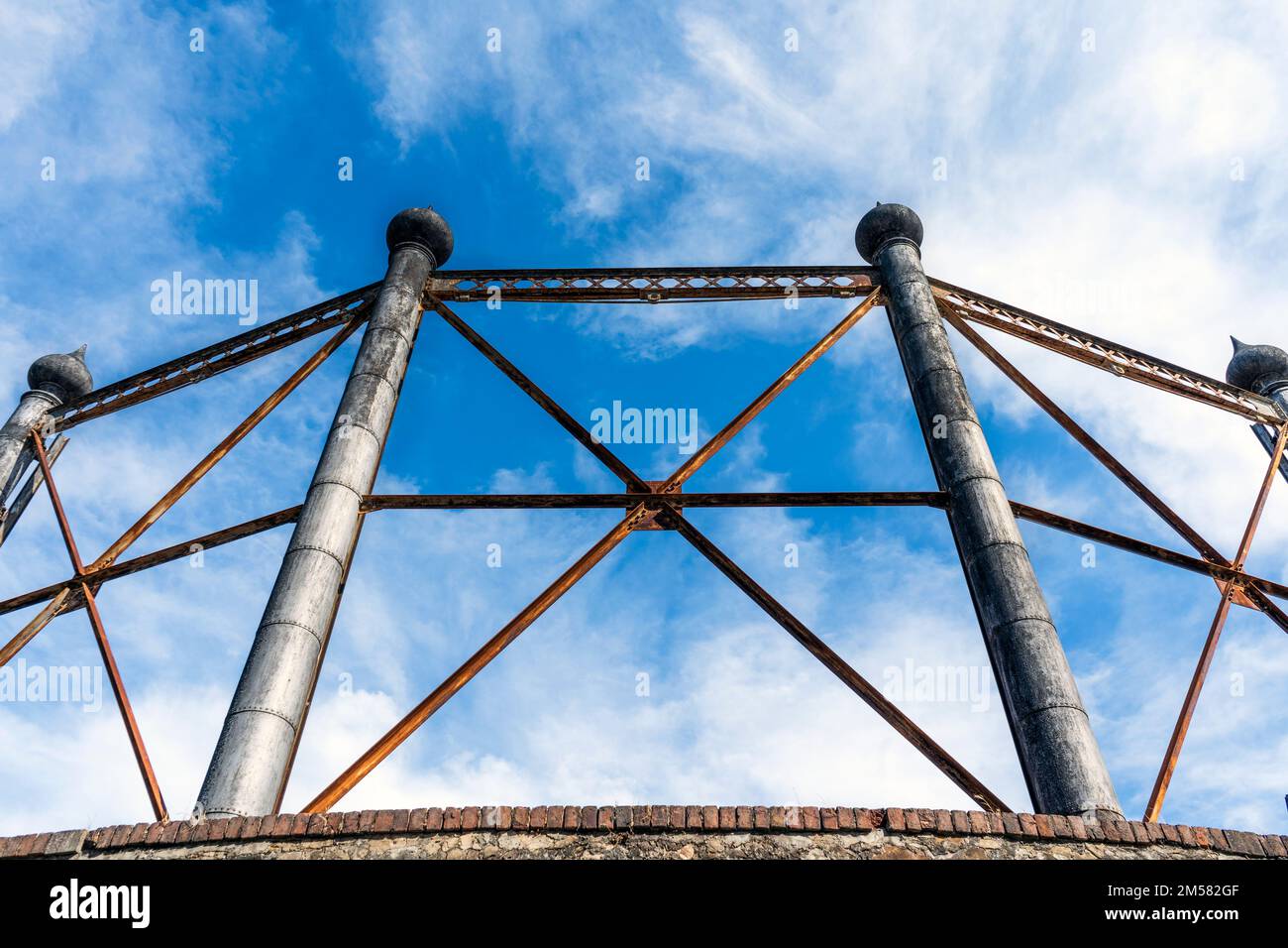 Structure en acier d'un ancien gaz plus ancien (ex gasometro) dans le ...