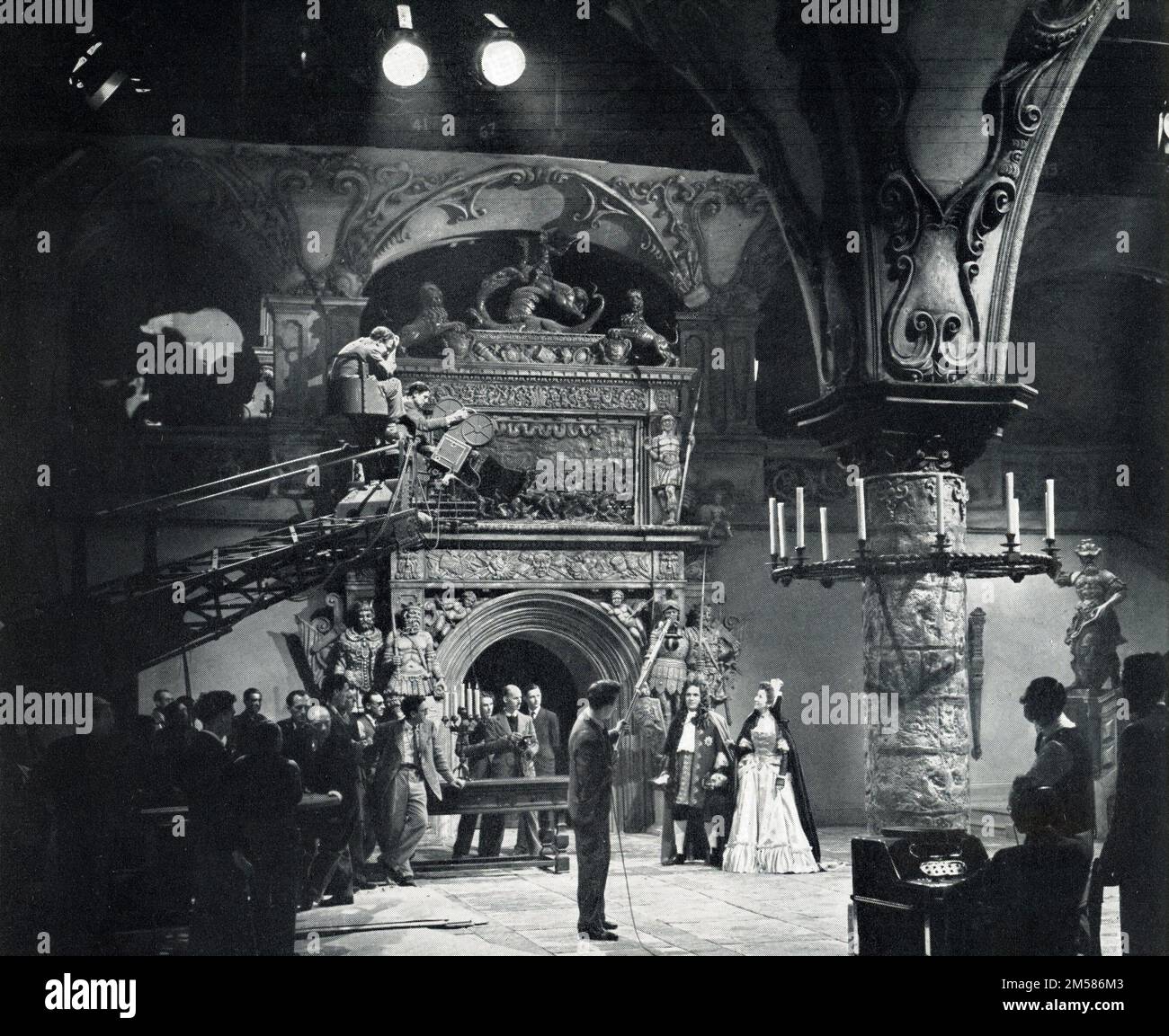Sur scène Candid avec caméra Technicolor pendant le tournage de SARABAND POUR LES AMOUREUX MORTS ...